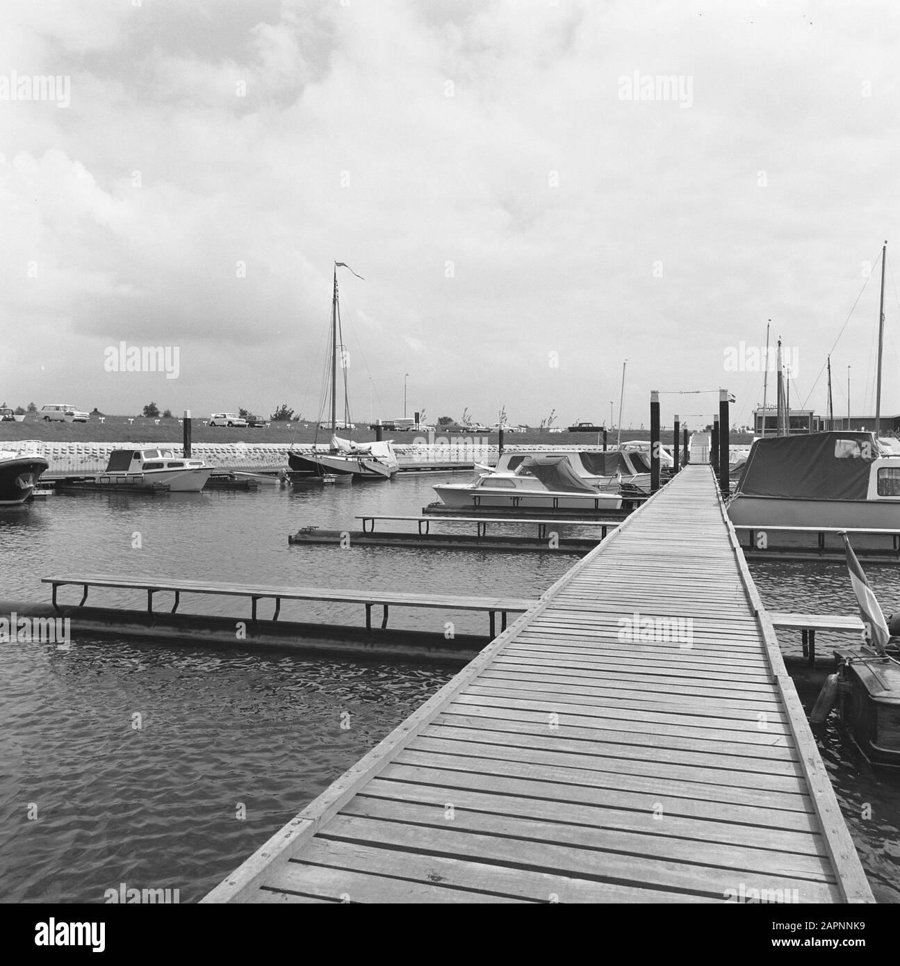 Towing boats canal hi-res stock photography and images - Alamy