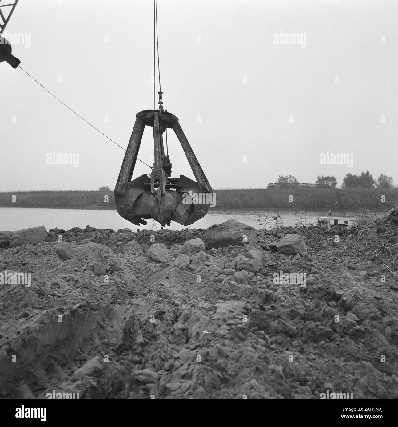 creek closures, polyp grippers, sandcementstone, biesbosch Date: 1968 ...