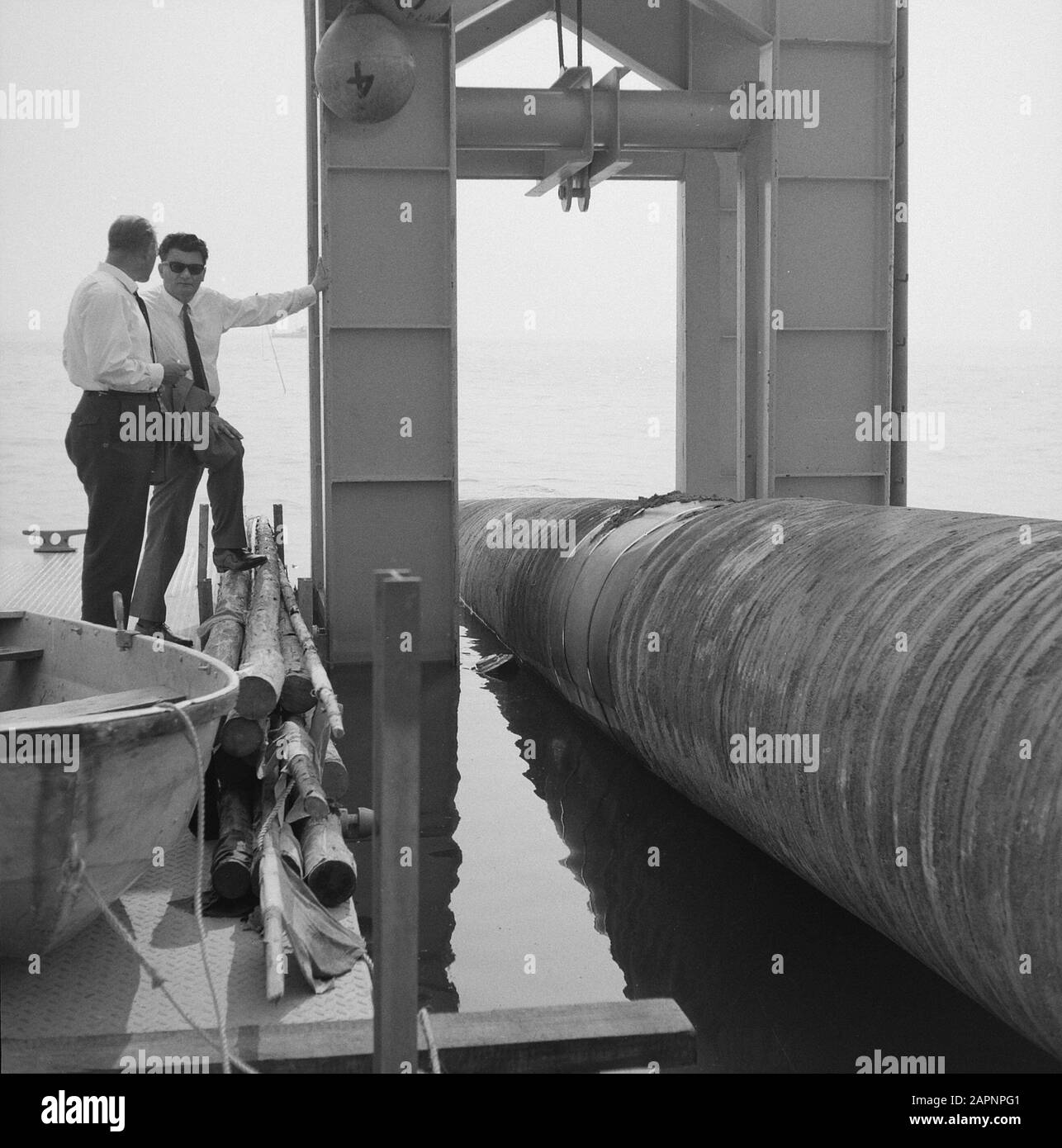 npc, pipes, men, ijsselmeer Date: undated Keywords: pipes, men, npc ...
