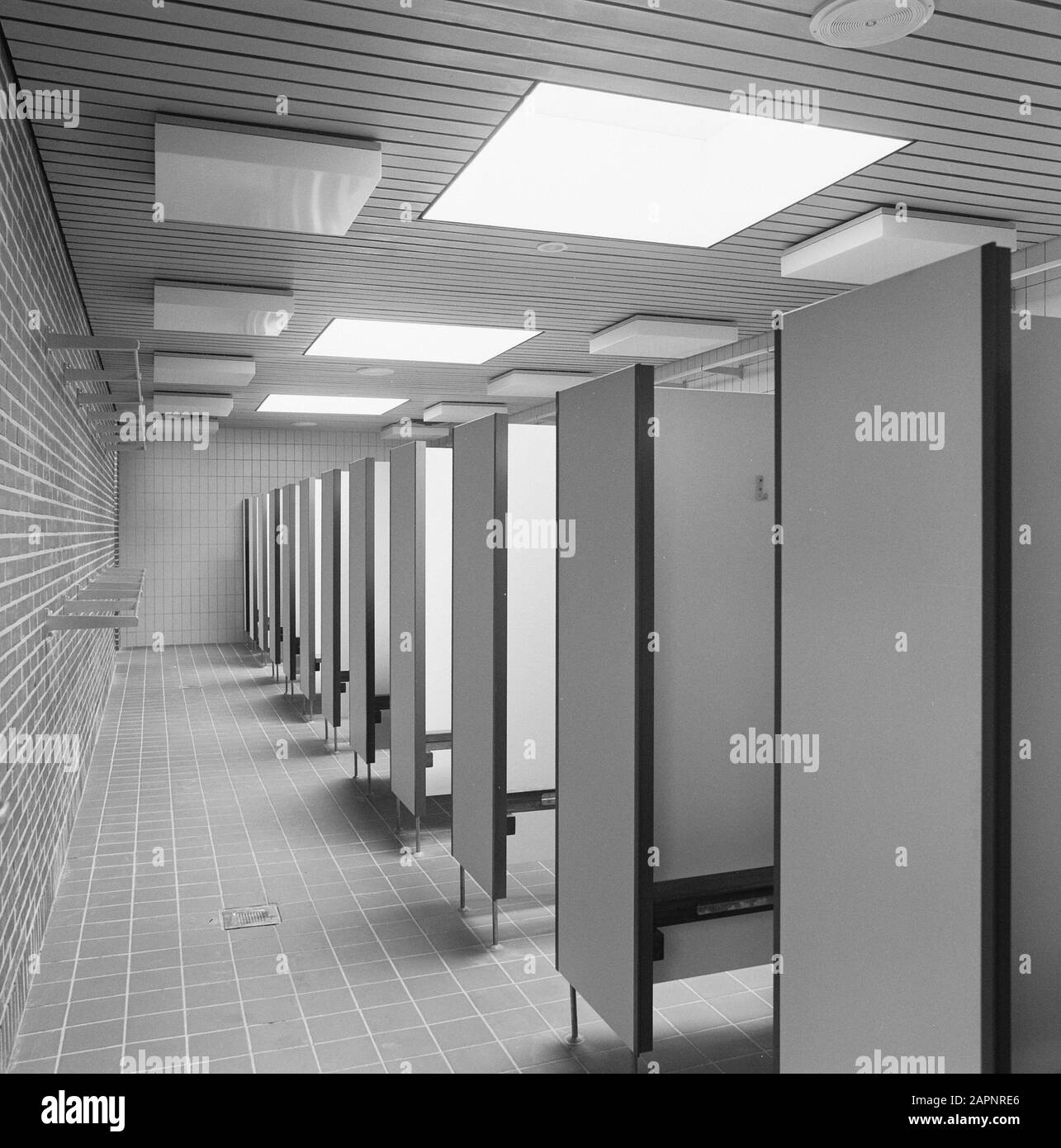 swimming pools, interior, changing cabins, de telle Date: undated ...
