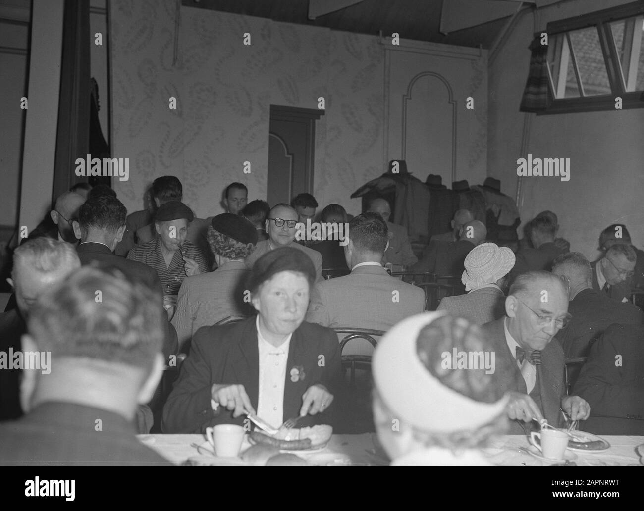 Reportage overviews hi-res stock photography and images - Alamy