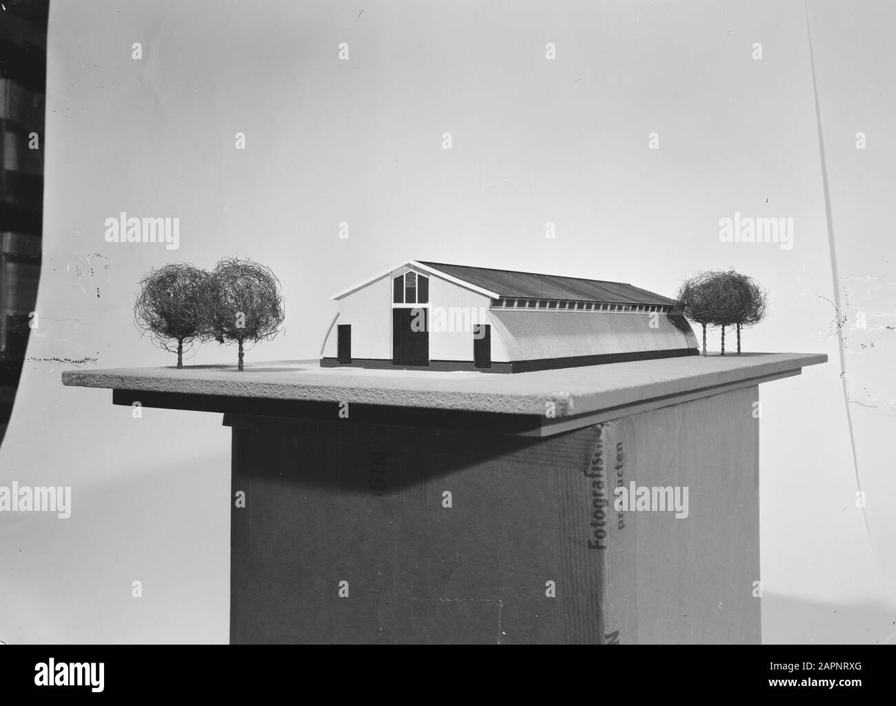 model Date: August 1967 Keywords: models, assembly stands, livestock ...