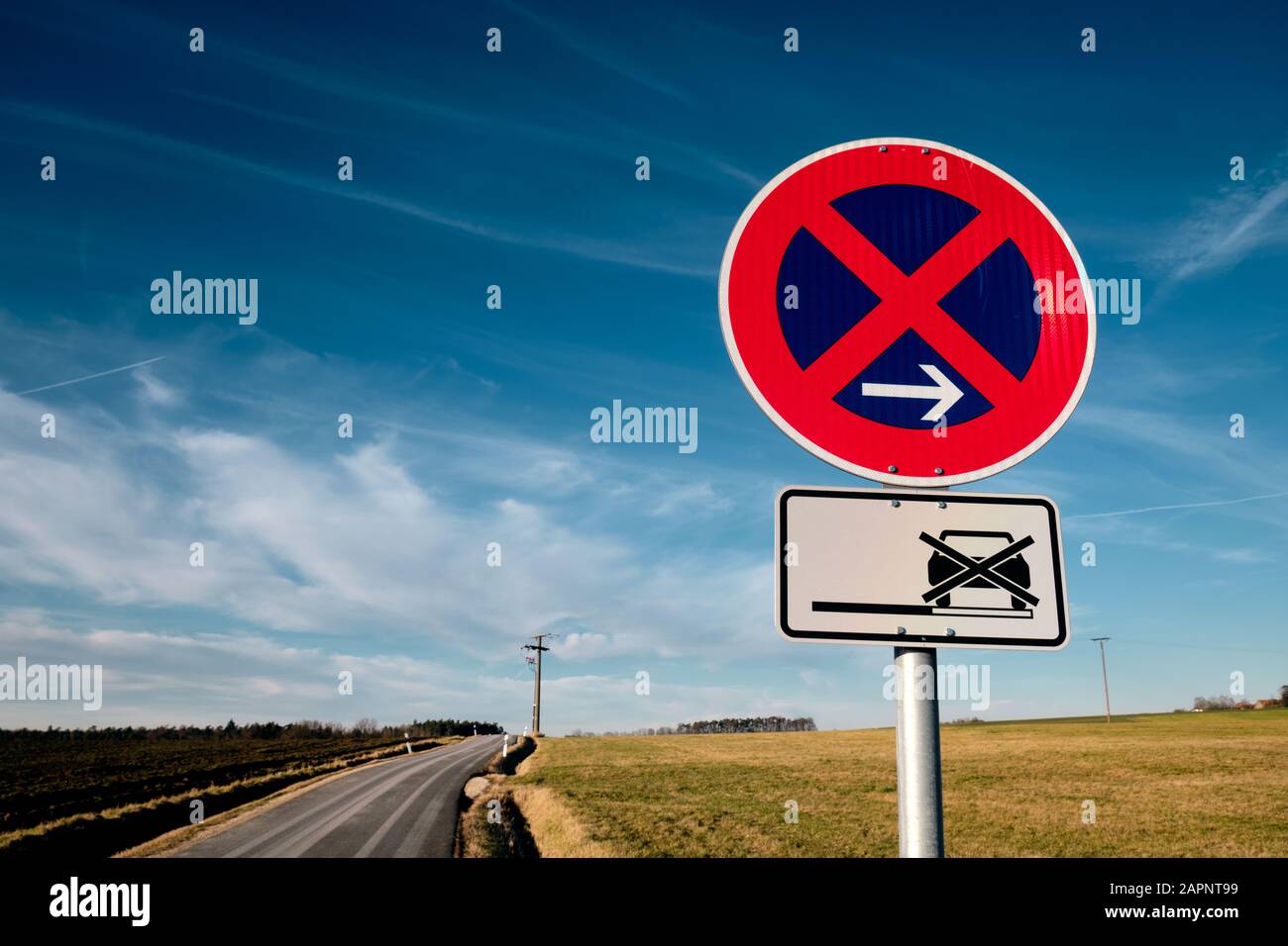 Absolute no stopping sign hi-res stock photography and images - Alamy