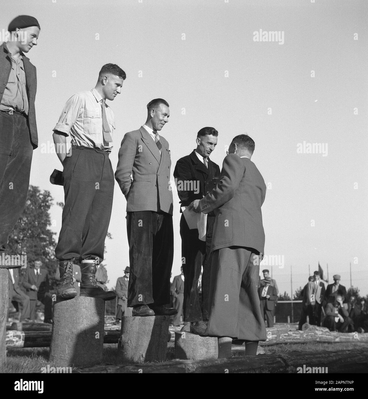 men, awards, spectators Date: undated Keywords: men, awards, spectators ...