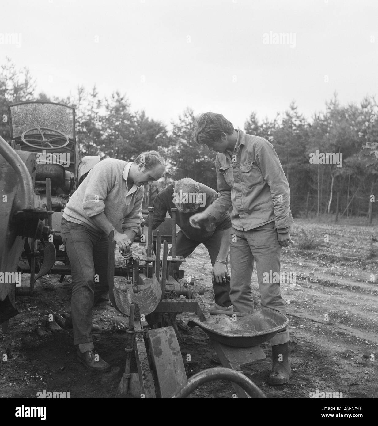 Agricultural machinery implements tractors hi-res stock photography and ...