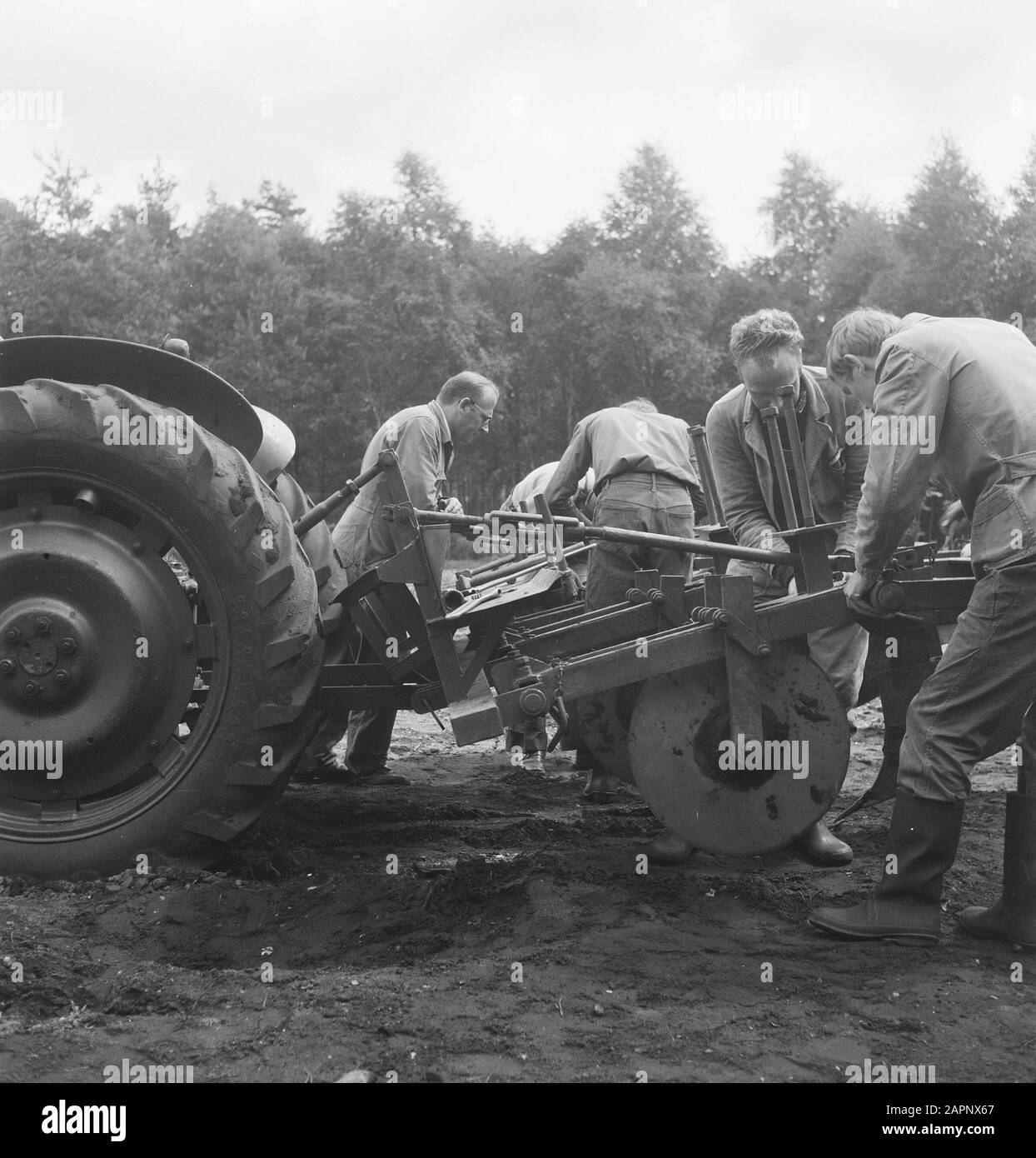 Agricultural machinery implements tractors hi-res stock photography and ...