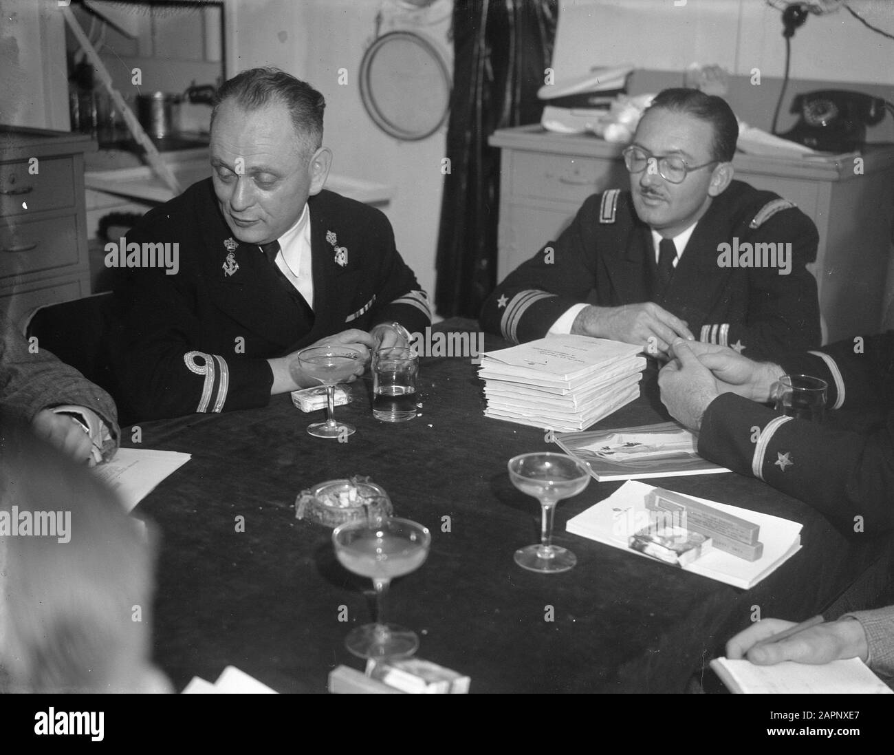 Press conference at the Cuban frigate. Overview. Captain with Dutch ...