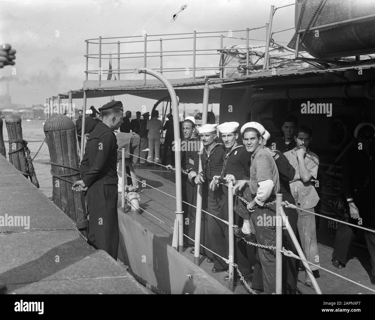 Press conference at the Cuban frigate. Overview. Captain with Dutch ...