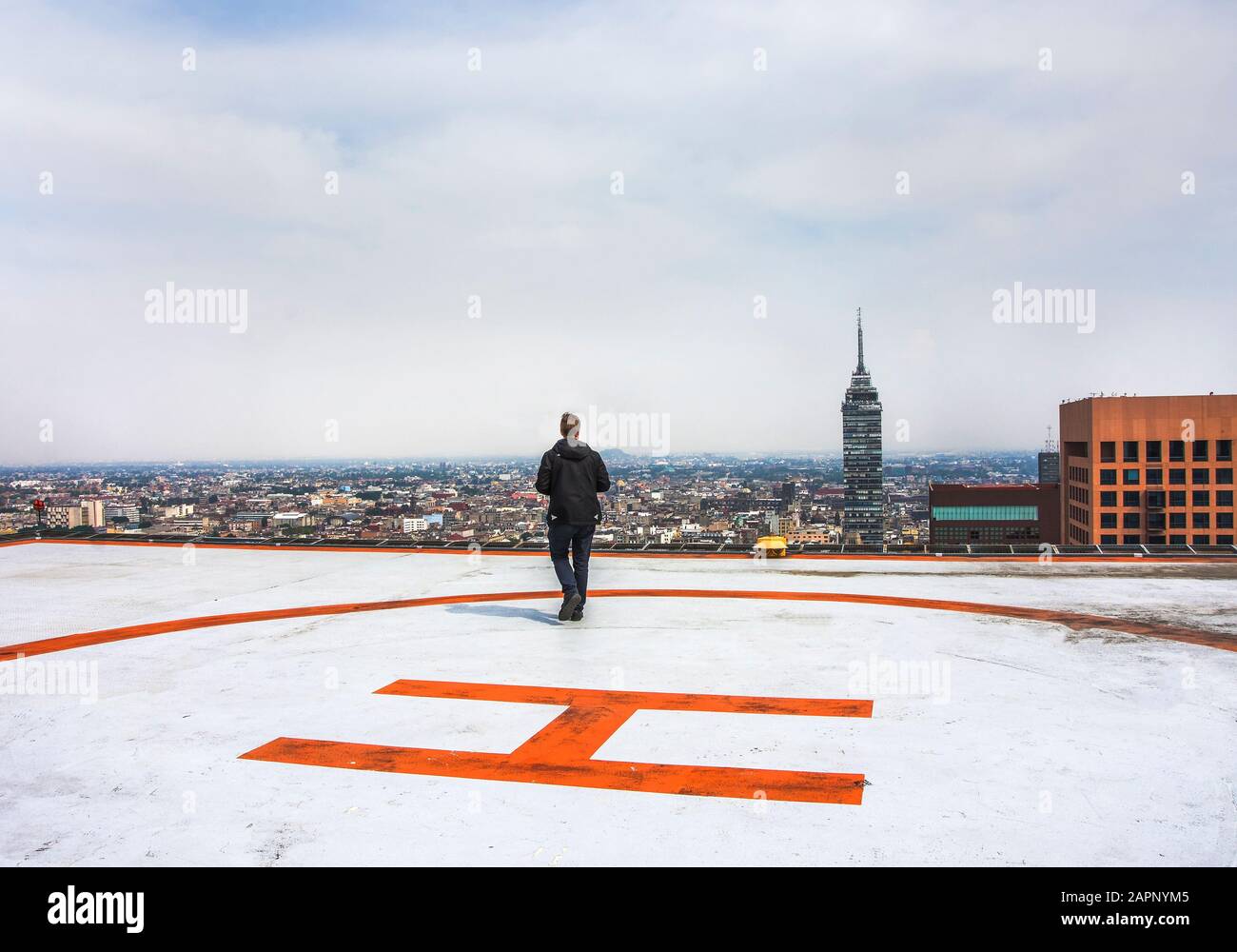 Rooftop helipad helicopter landing pad hi-res stock photography and ...
