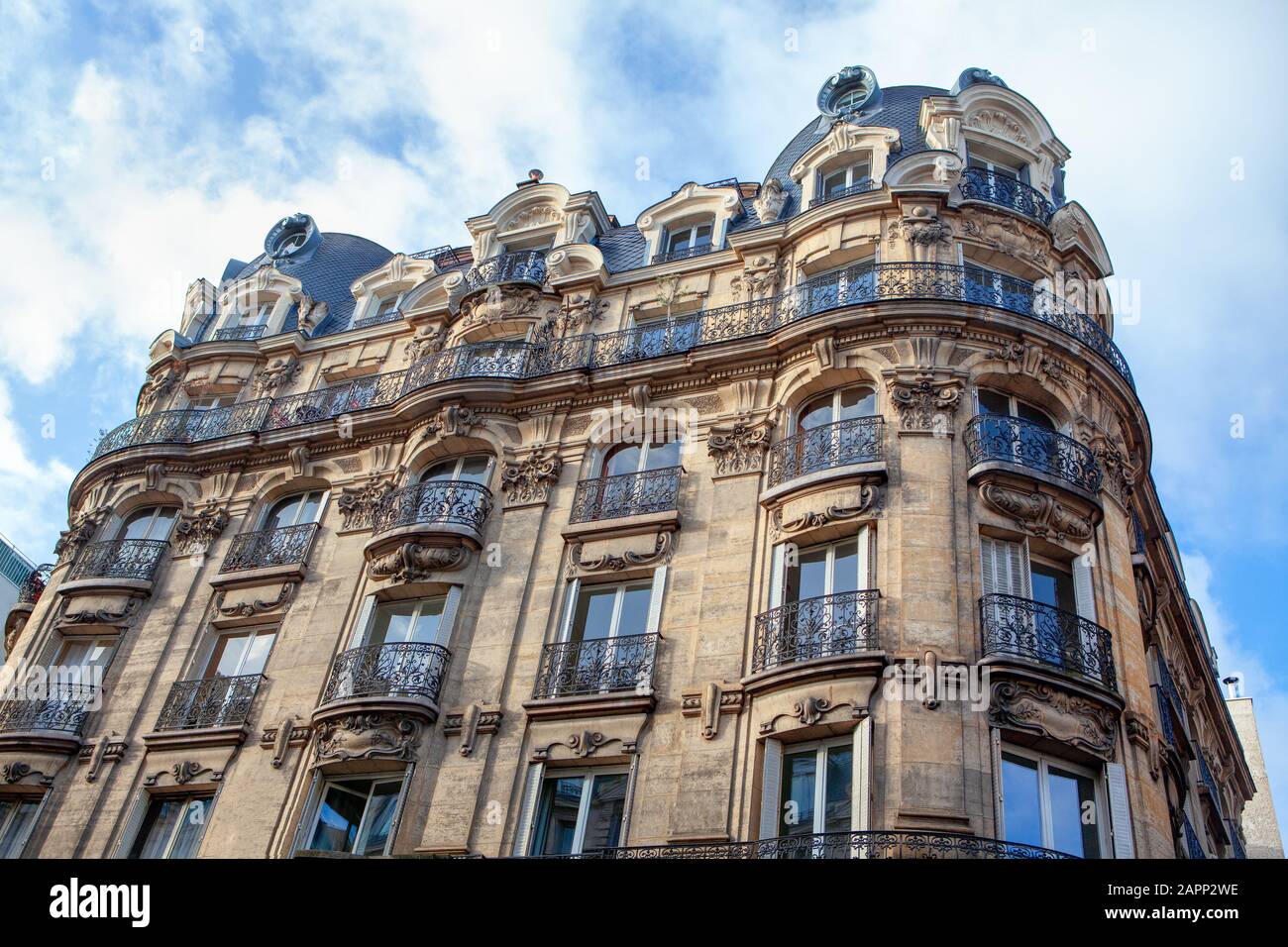 elegant residential building in Paris Stock Photo - Alamy