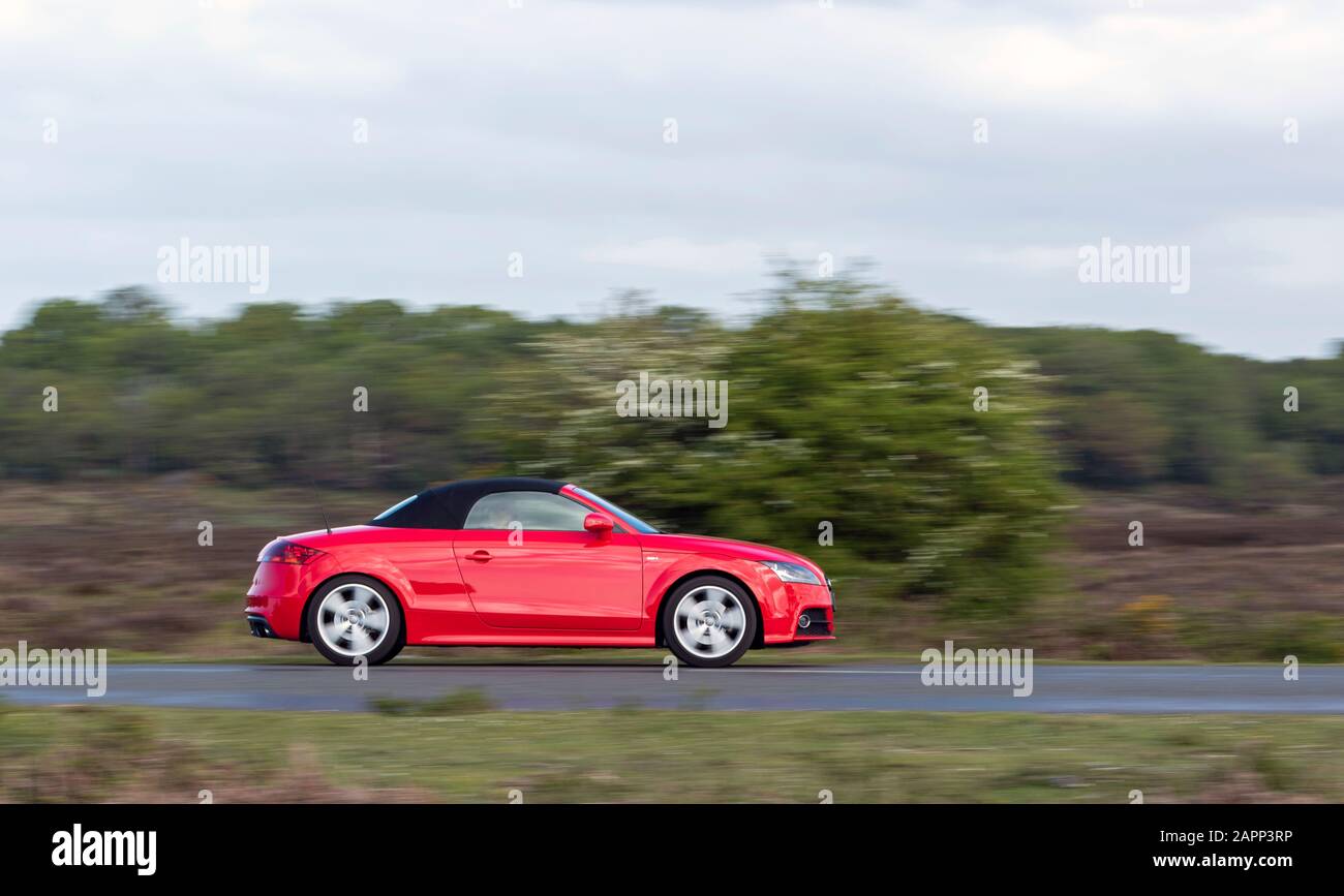 Red audi tt hi-res stock photography and images - Alamy