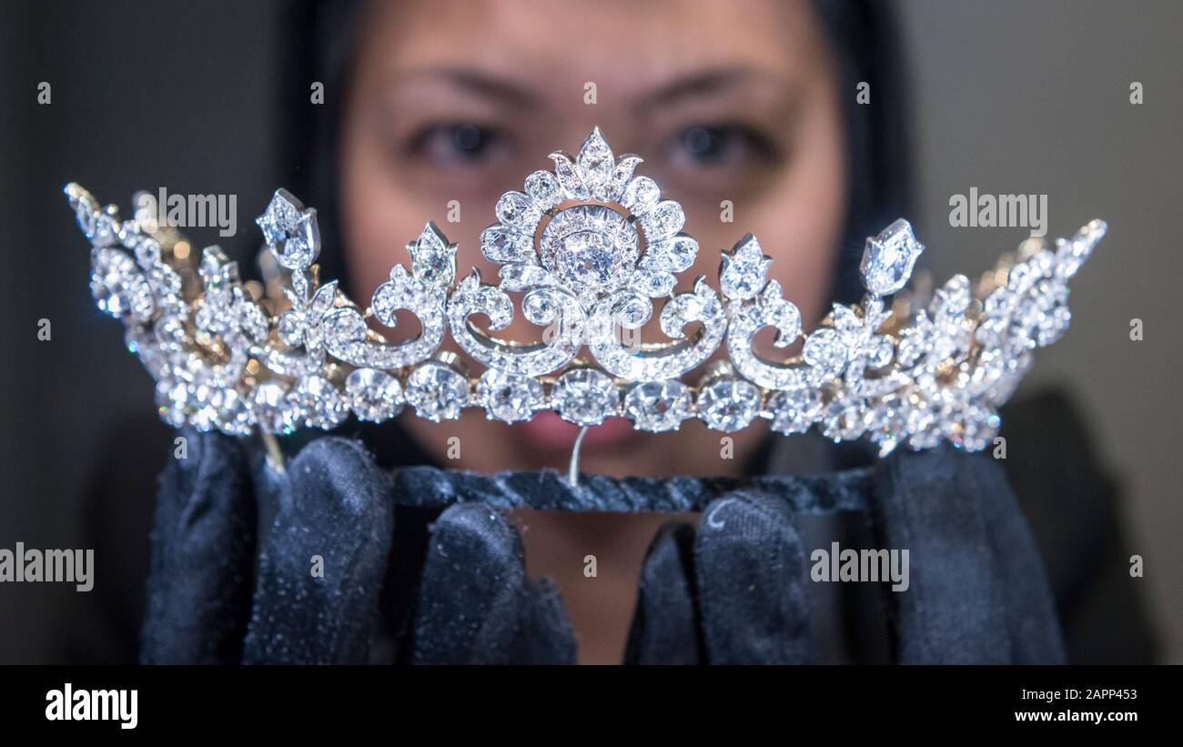 Diamond tiara hi-res stock photography and images - Alamy
