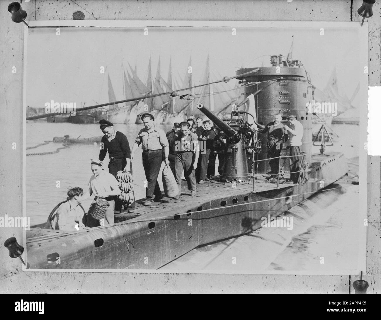 Submarine crew hi-res stock photography and images - Alamy