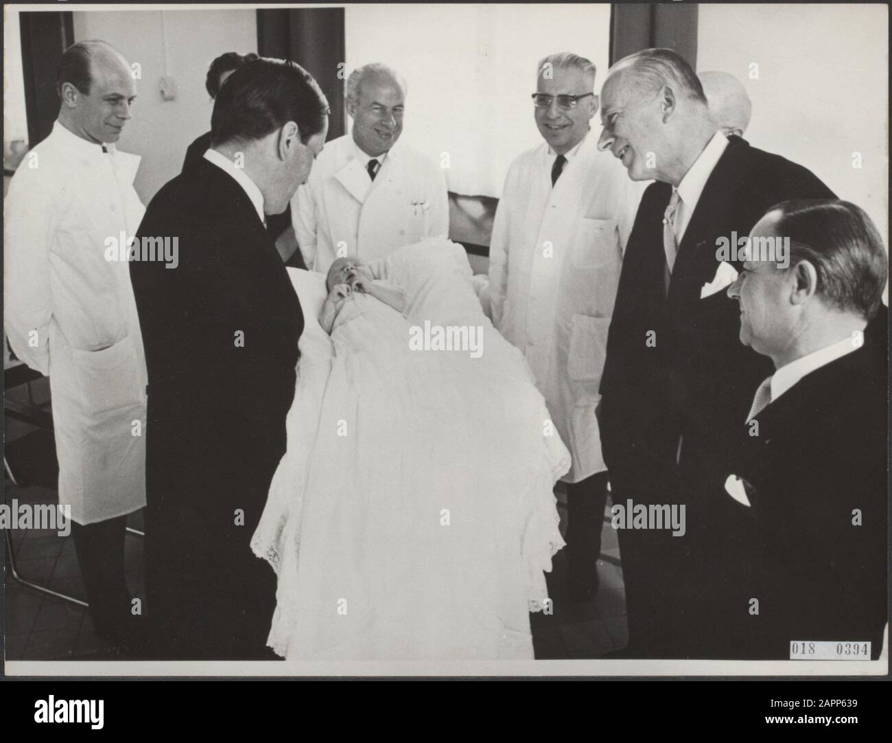 Photo is equal to nr. 018-0350 Date: 2 May 1967 Location: Utrecht ...