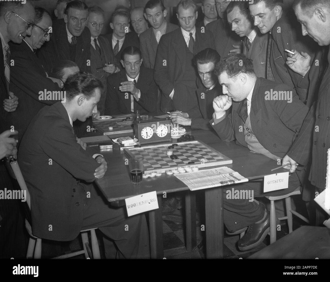 World checkers championship hi-res stock photography and images - Alamy