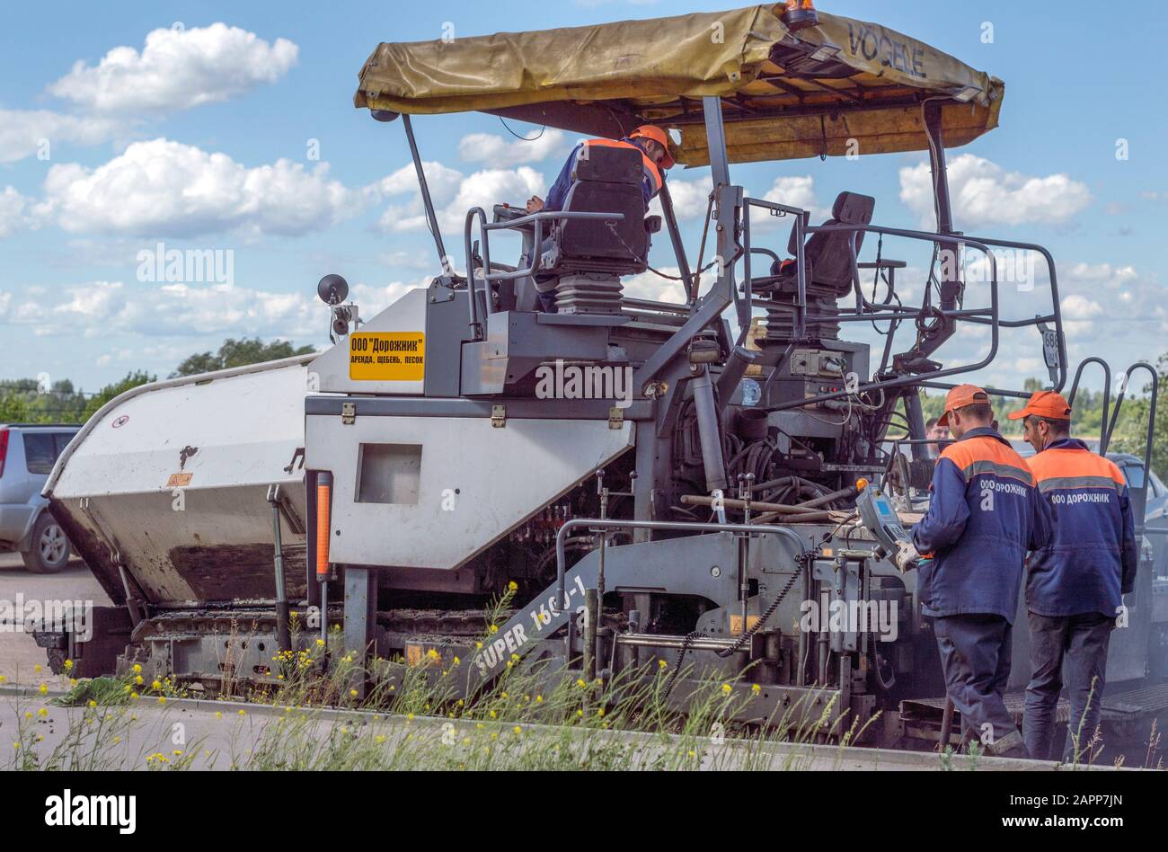 Steamroller asphalt hi-res stock photography and images - Alamy