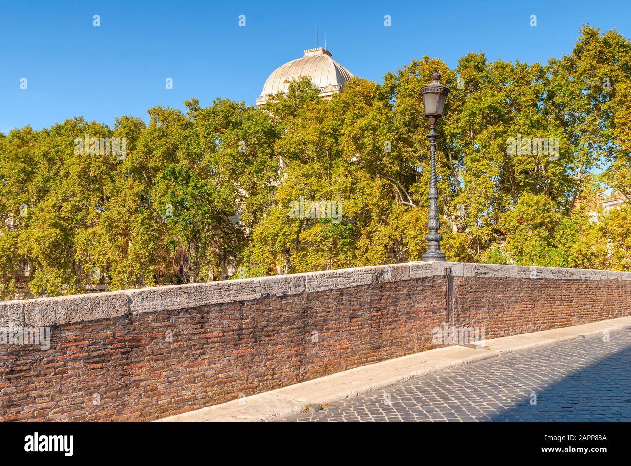 Fabricius Bridge on the river Tiber in Rome, Italy Stock Photo - Alamy