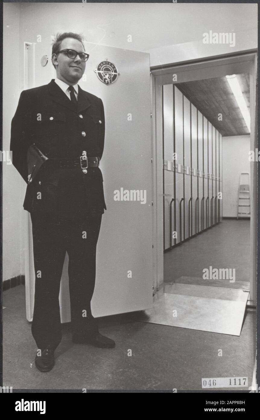 Heavy security hi-res stock photography and images - Alamy