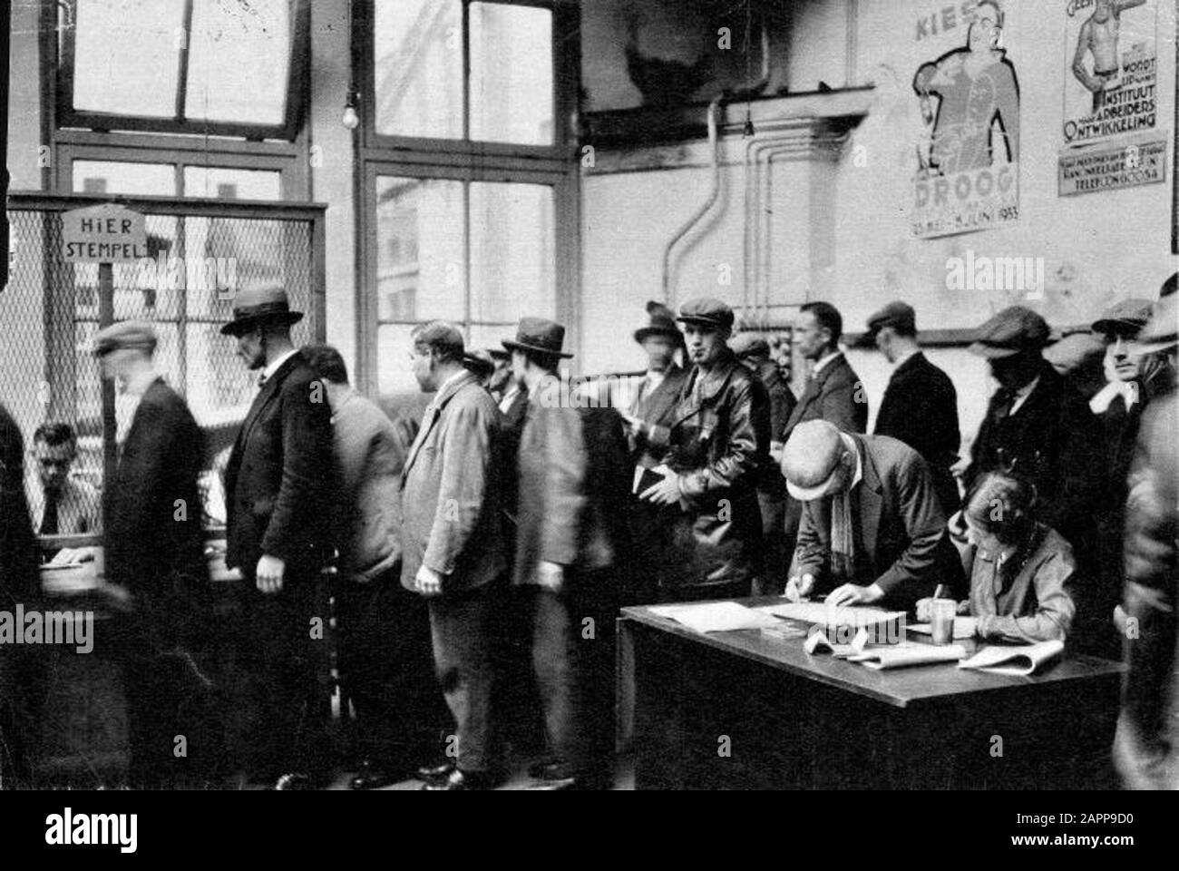 Economy, the Netherlands. Crisis 1930s: a row of unemployed people in a ...