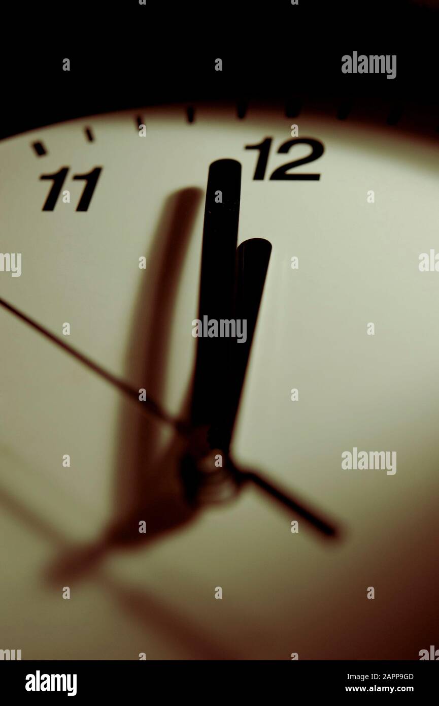 Doomsday clock hi-res stock photography and images - Alamy