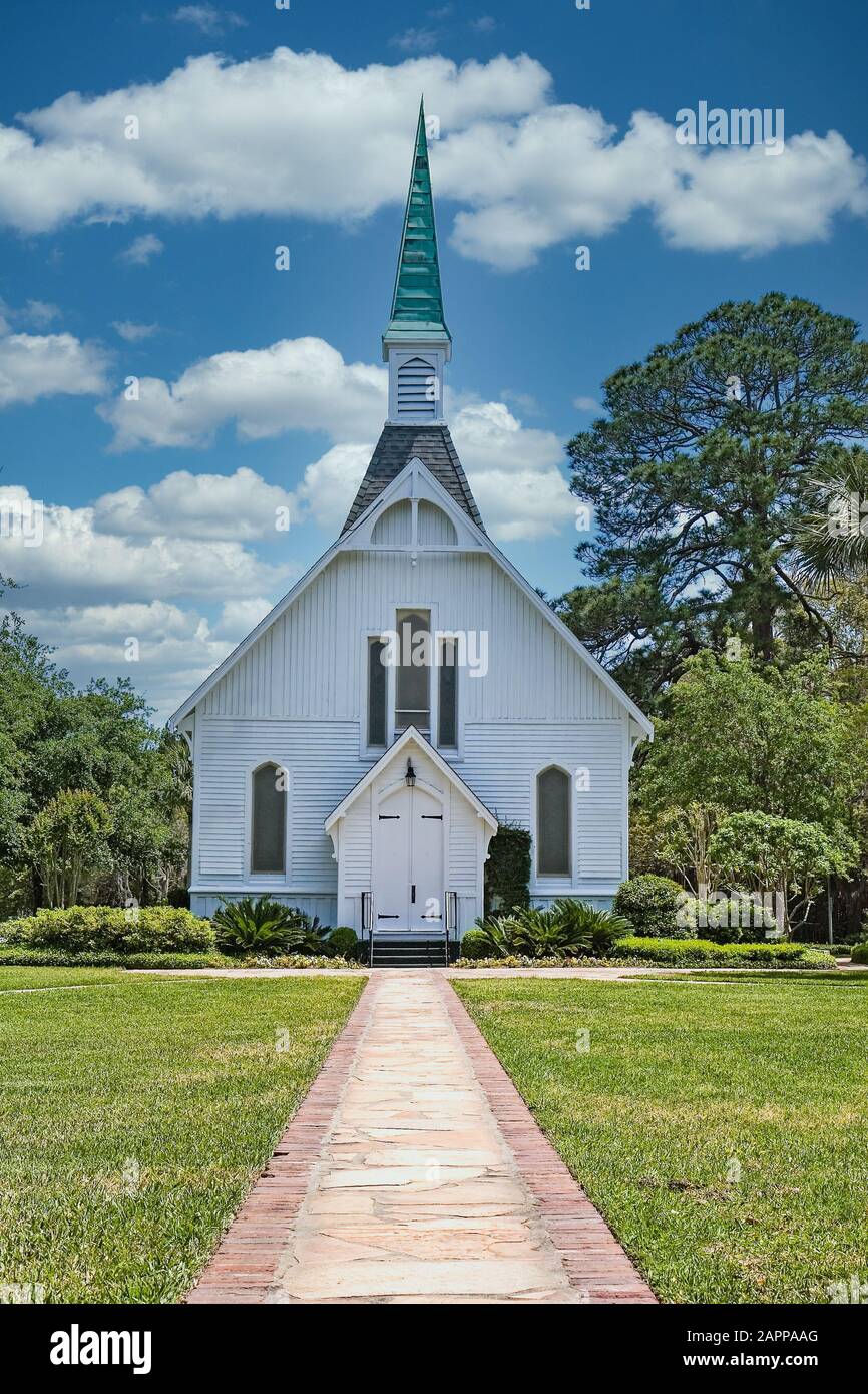 Altar small church hi-res stock photography and images - Alamy