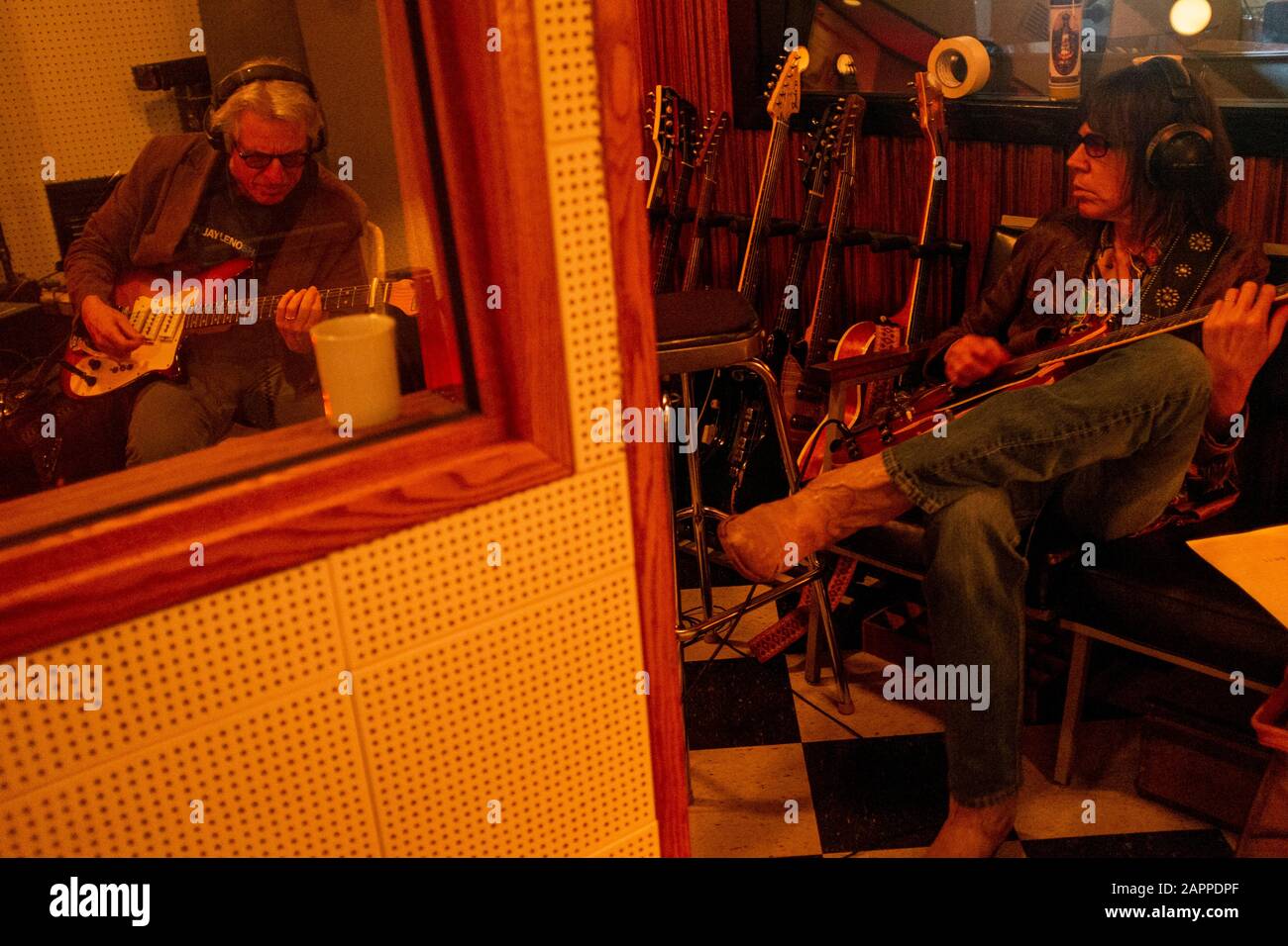 Studio session hi-res stock photography and images - Alamy