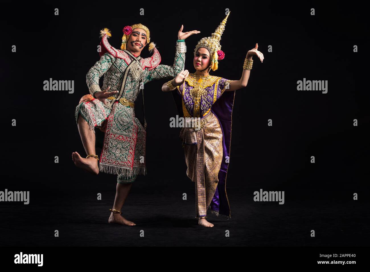 Khon dance costume hi-res stock photography and images - Alamy