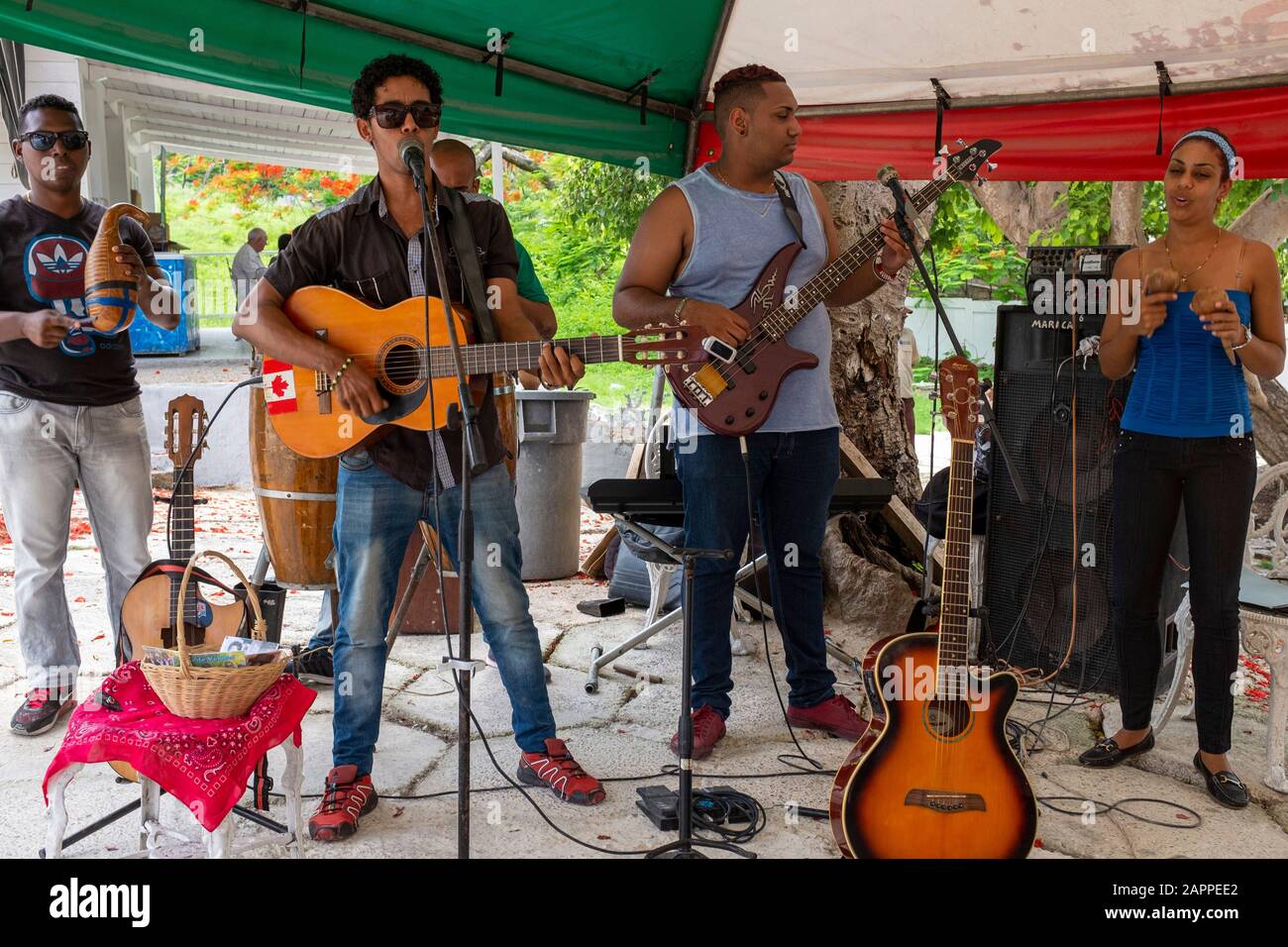 Cuban band hi-res stock photography and images - Alamy
