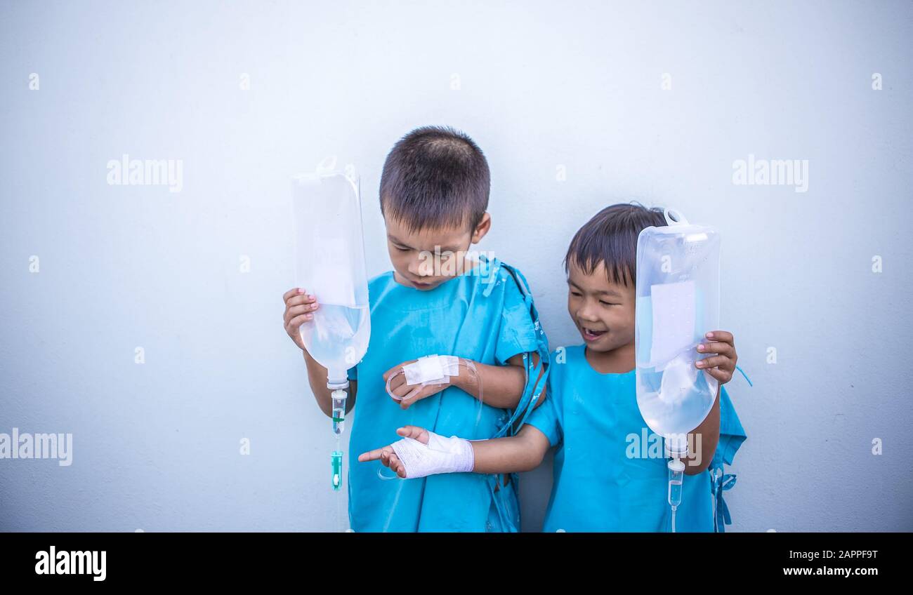 Sick children hi-res stock photography and images - Alamy