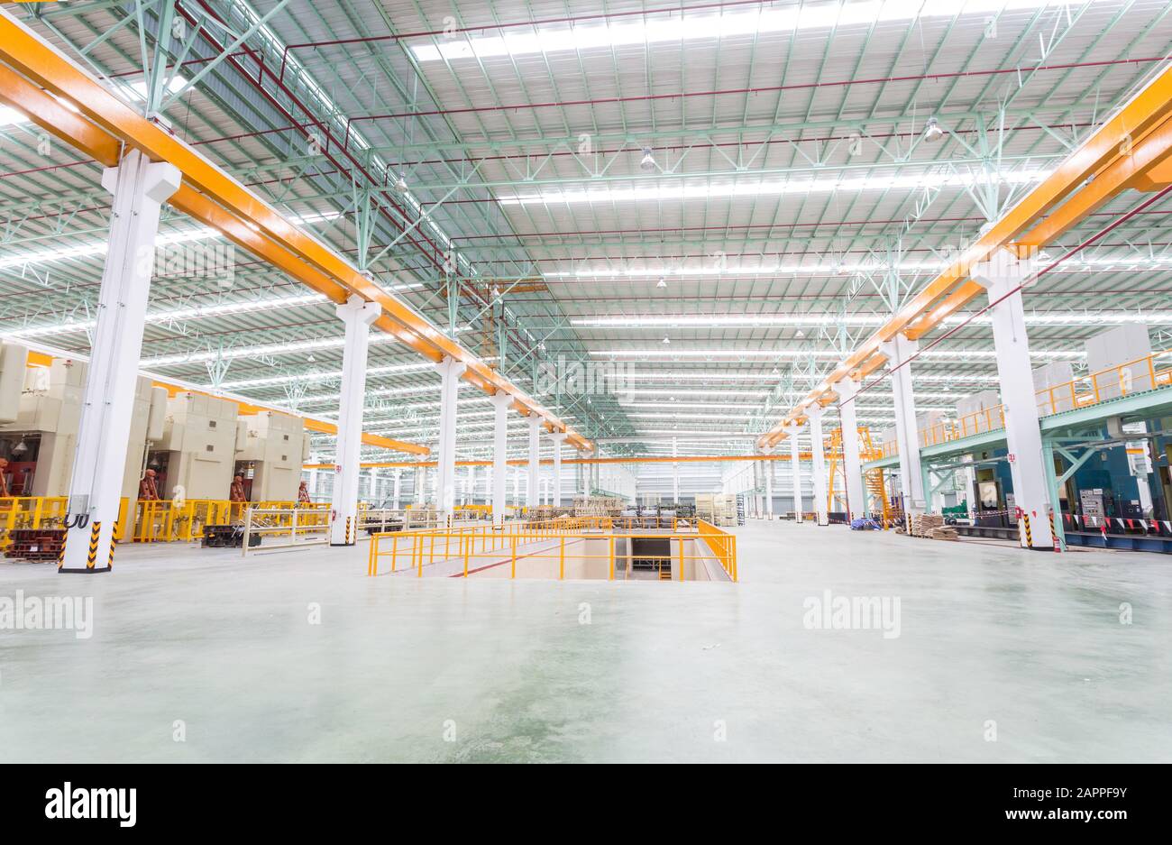 Workshop interior hi-res stock photography and images - Alamy