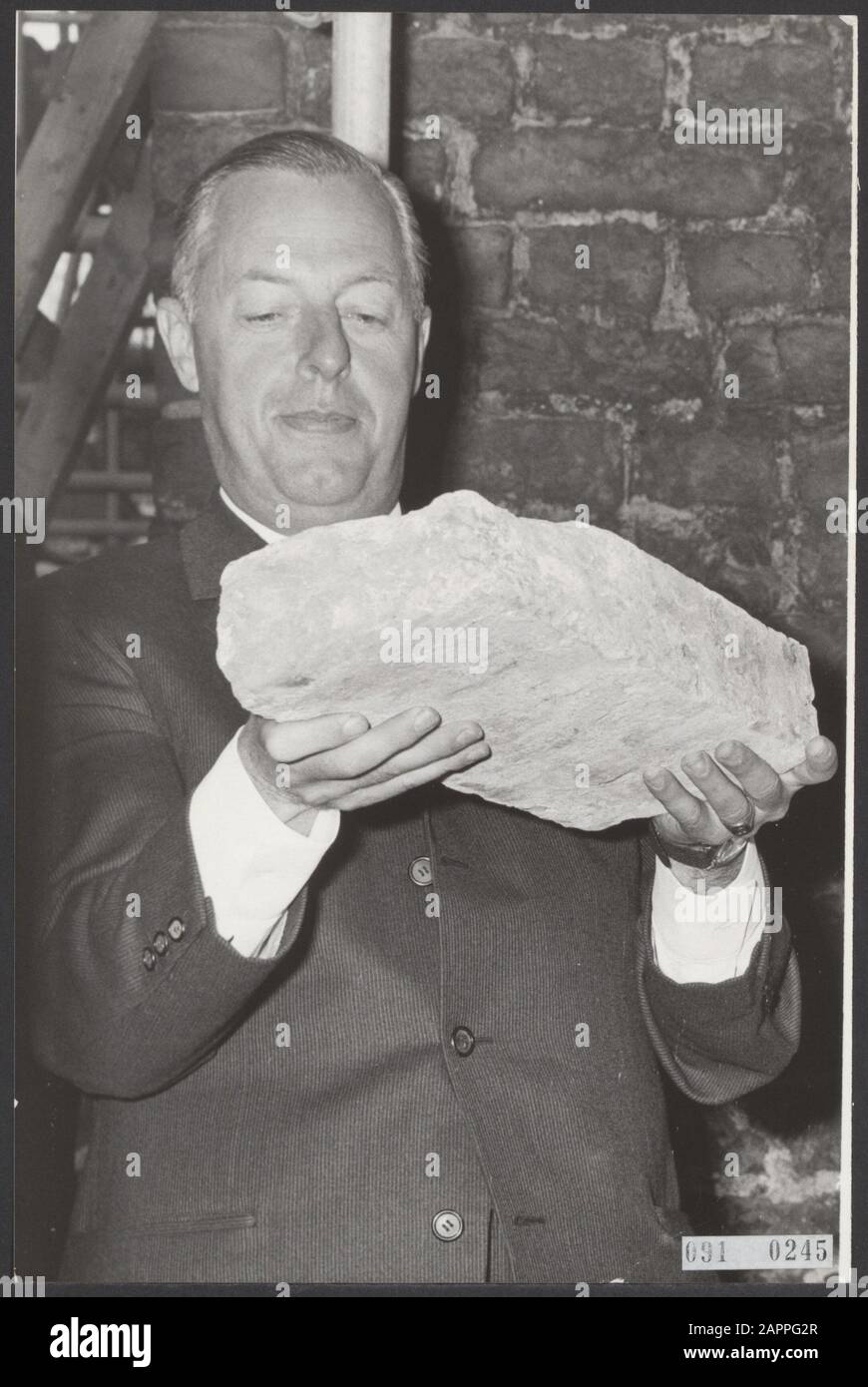 first stone is masked Date: November 3, 1965 Location: Voorburg, Zuid ...