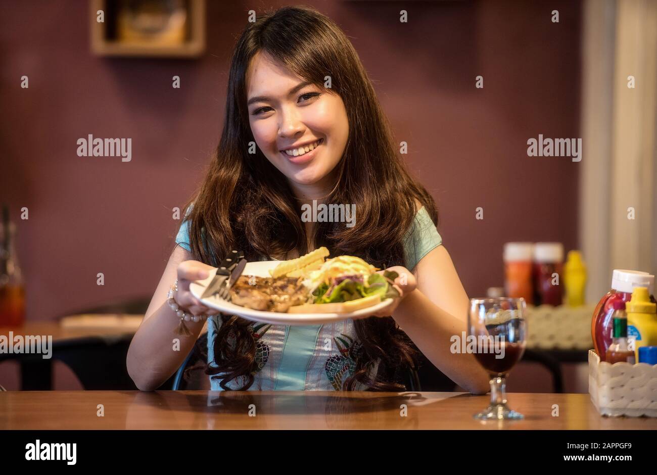 Asian woman eating fried chicken hi-res stock photography and images ...