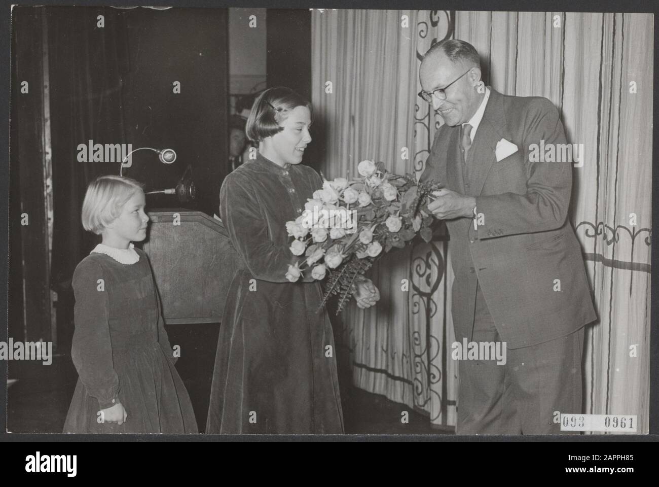 Childrens book week 1955 hi-res stock photography and images - Alamy