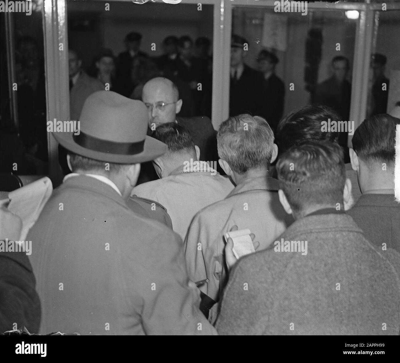 Dr. Beel back from Batavia at Schiphol Date: February 16, 1949 Location ...