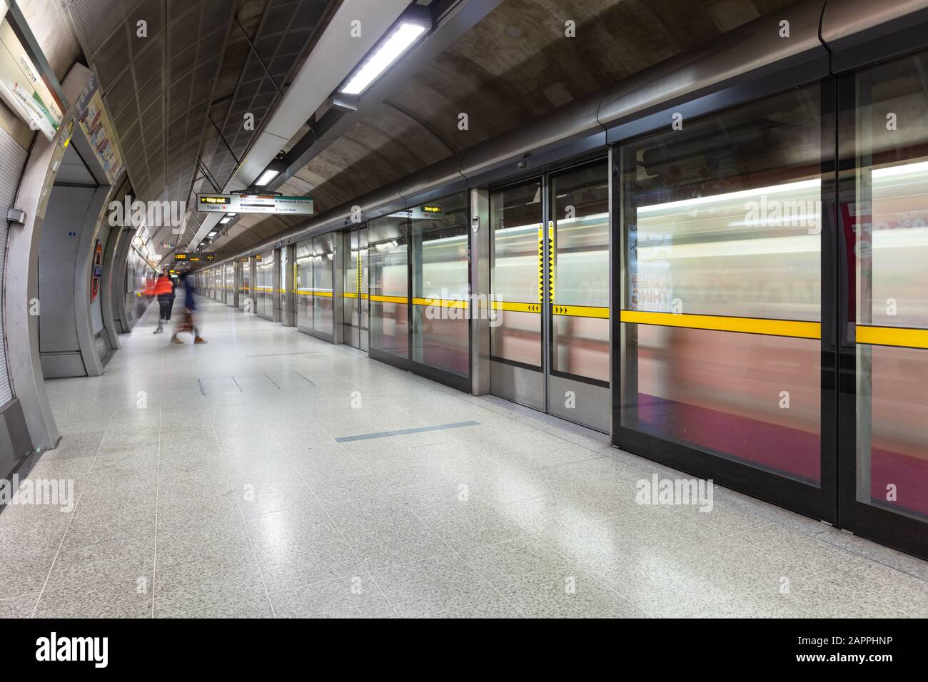 Platform Edge Doors on the Jubilee Line at Waterloo Underground station ...