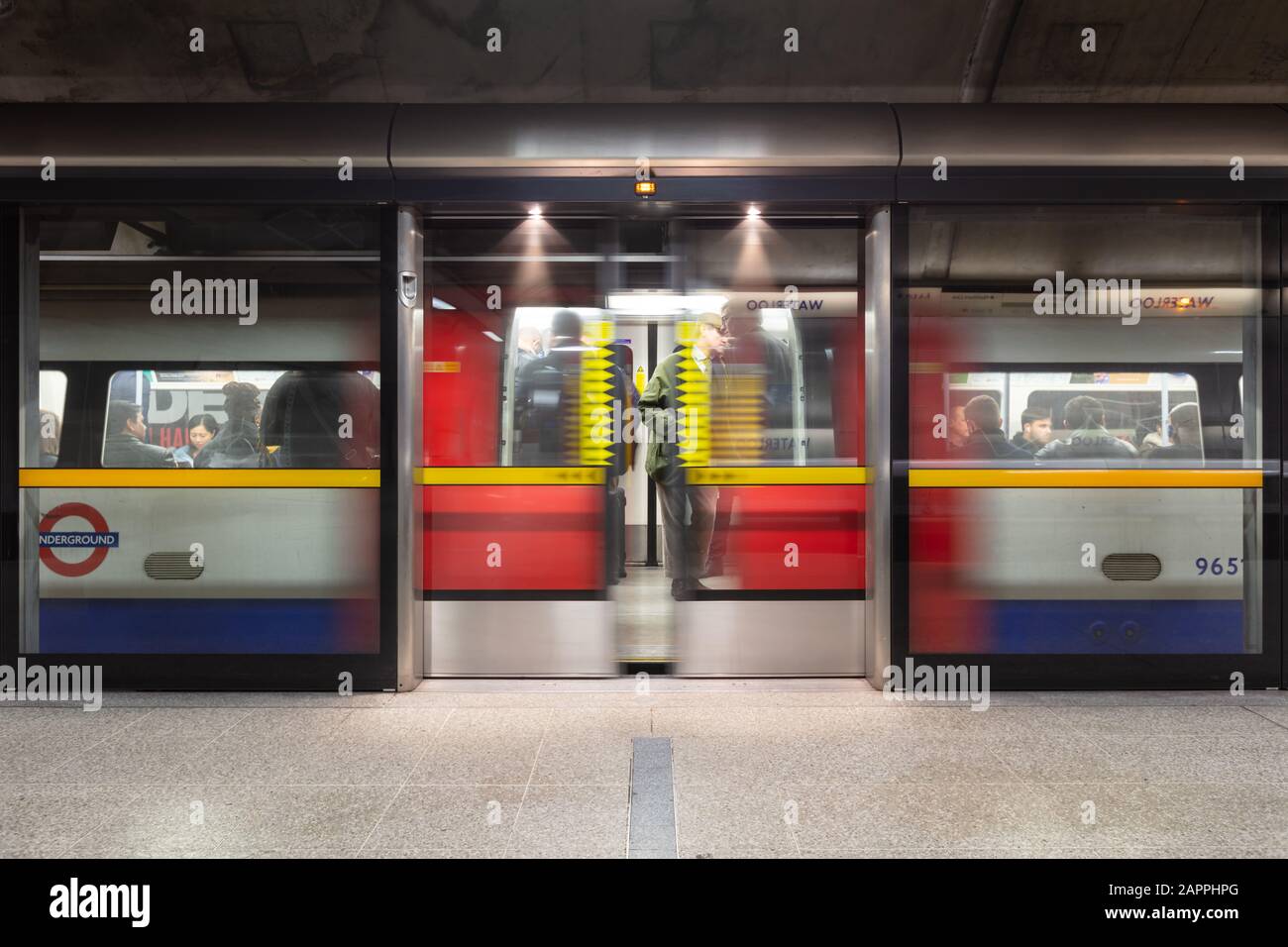 Platform Edge Doors on the Jubilee Line at Waterloo Underground station ...