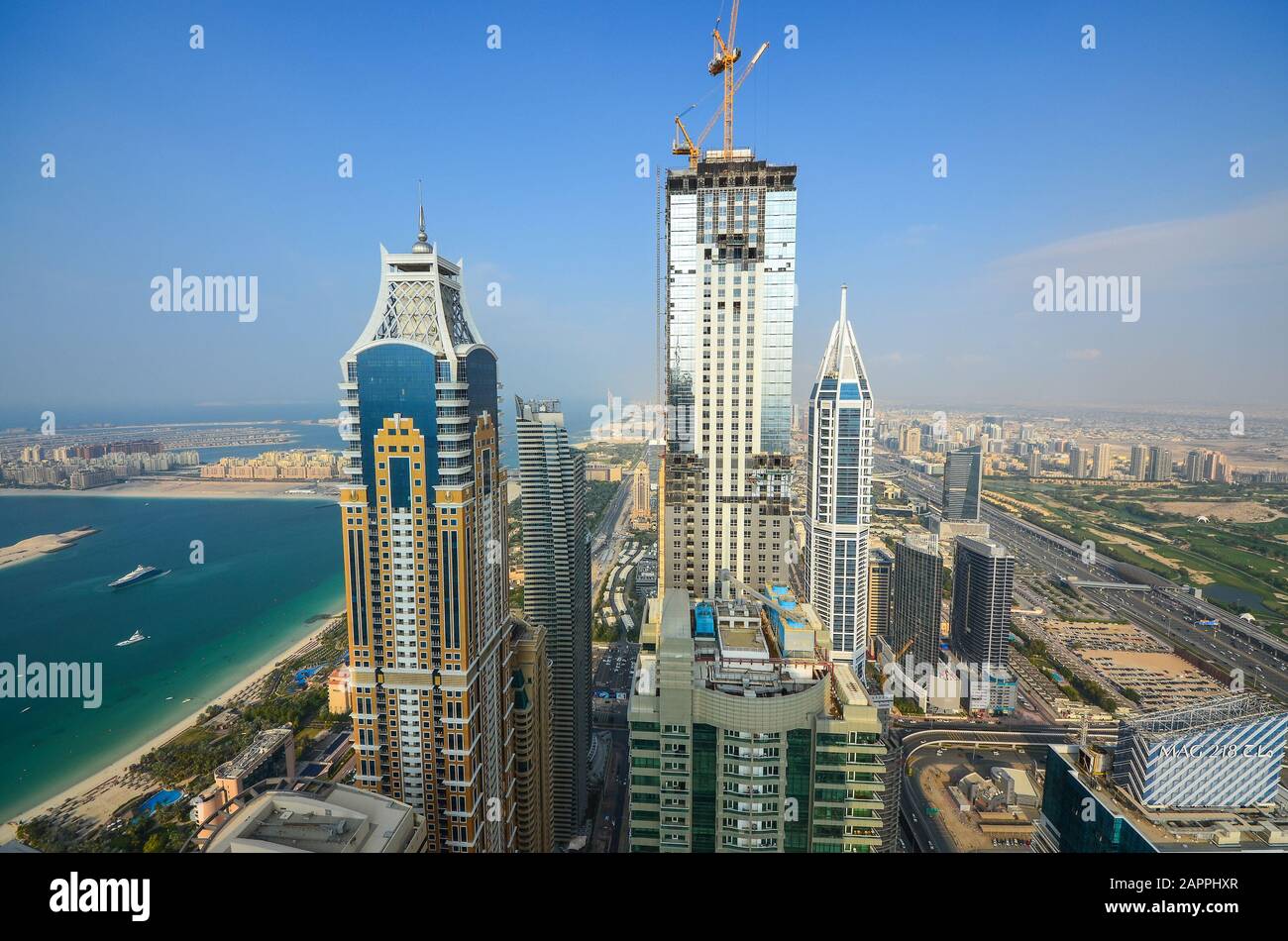 Large constructions hi-res stock photography and images - Alamy