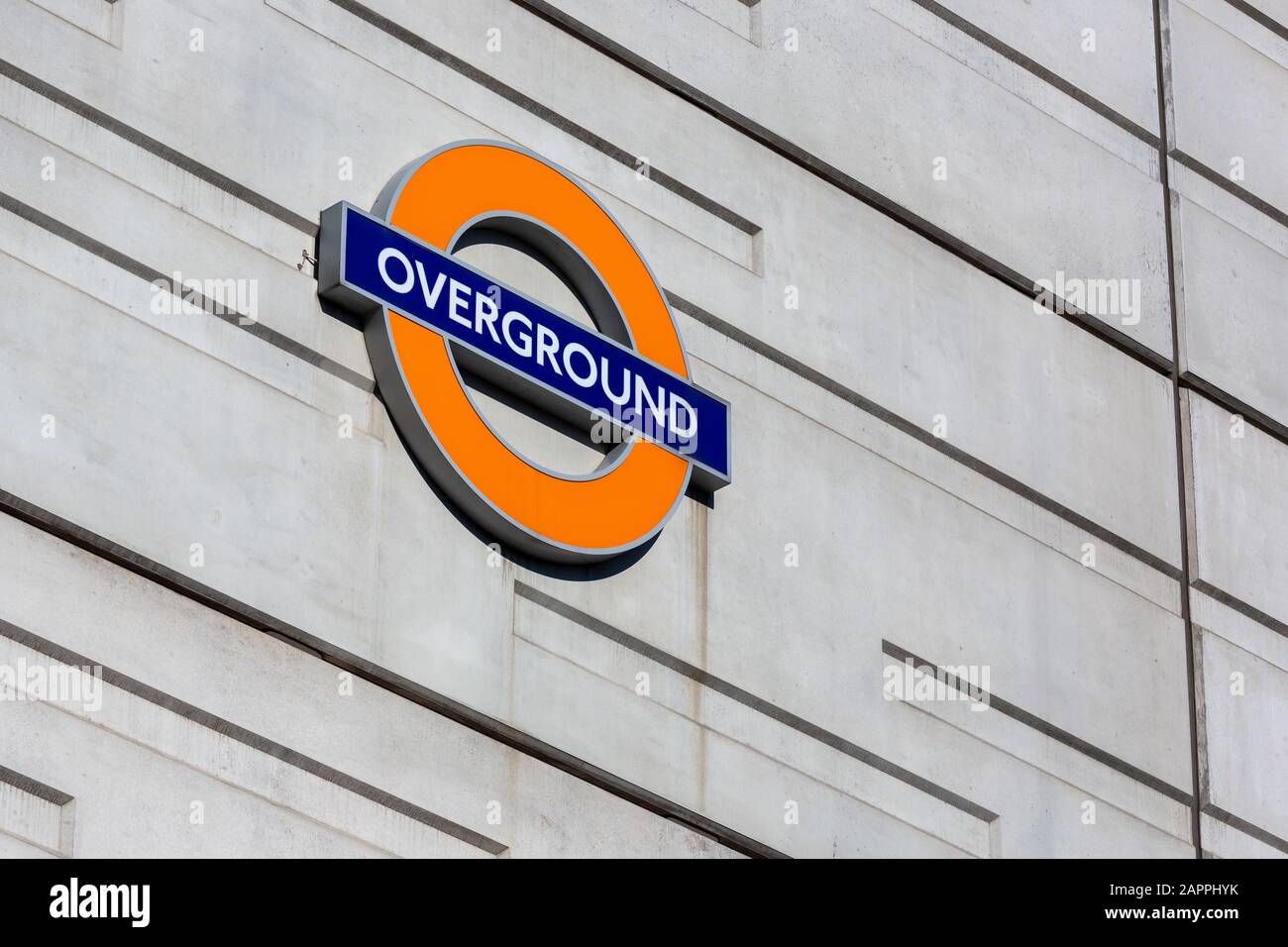 Overground roundel hi-res stock photography and images - Alamy
