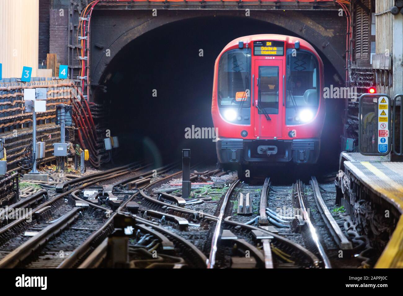 Circle line train hi-res stock photography and images - Alamy