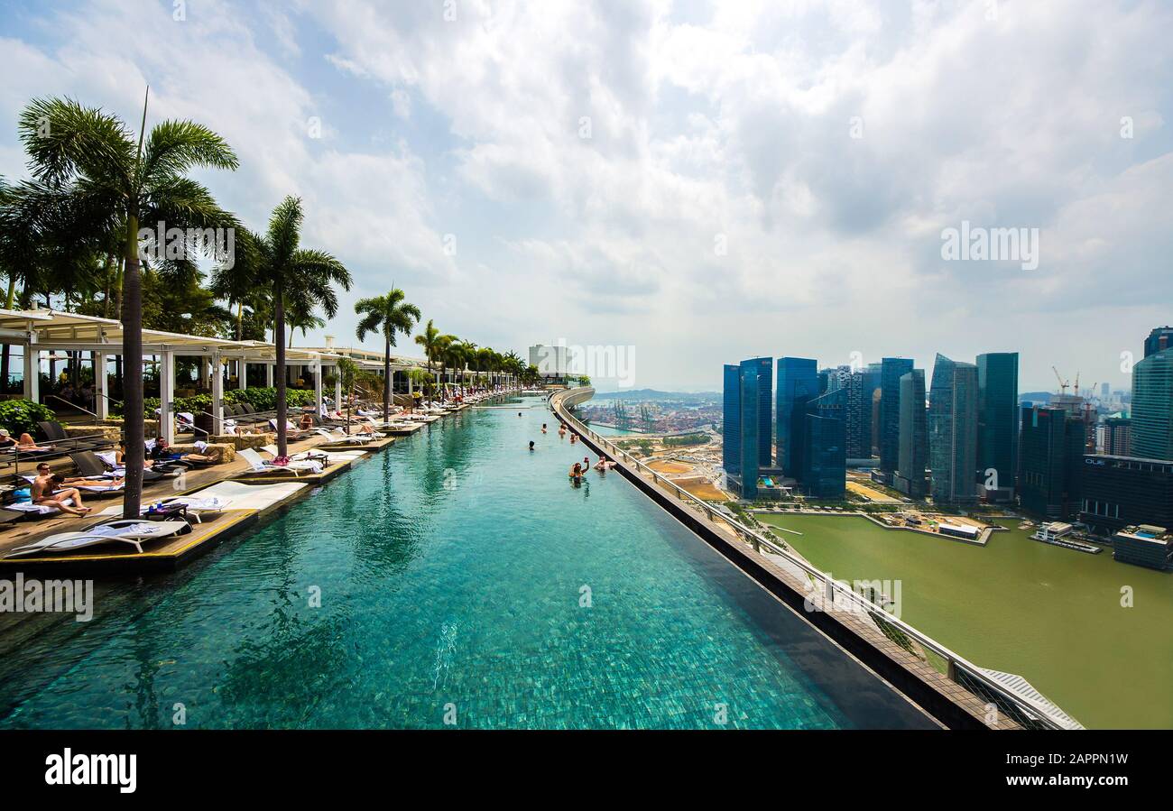 Skypark infinity pool hi-res stock photography and images - Alamy