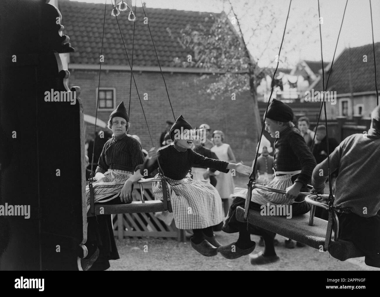 Costume In The Netherlands Girls In Traditional Costume In Volendam In