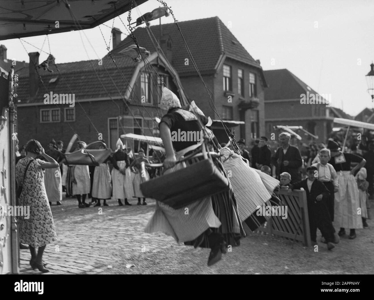 Costume In The Netherlands Girls In Traditional Costume In Volendam In
