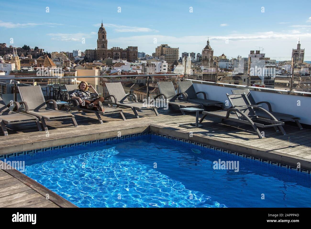 Urban rooftop swimming pool usa hi-res stock photography and images - Alamy
