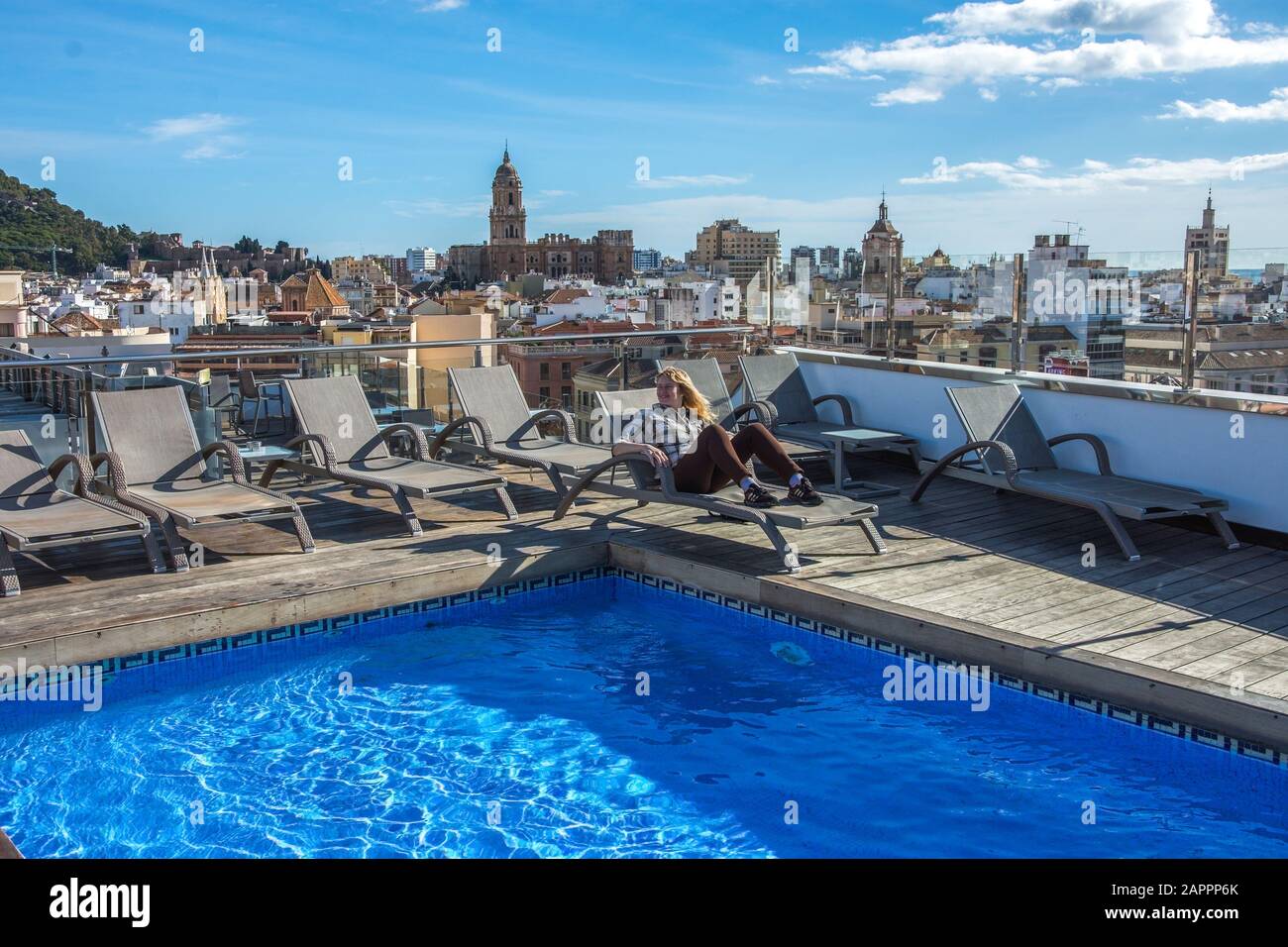 Urban rooftop swimming pool usa hi-res stock photography and images - Alamy