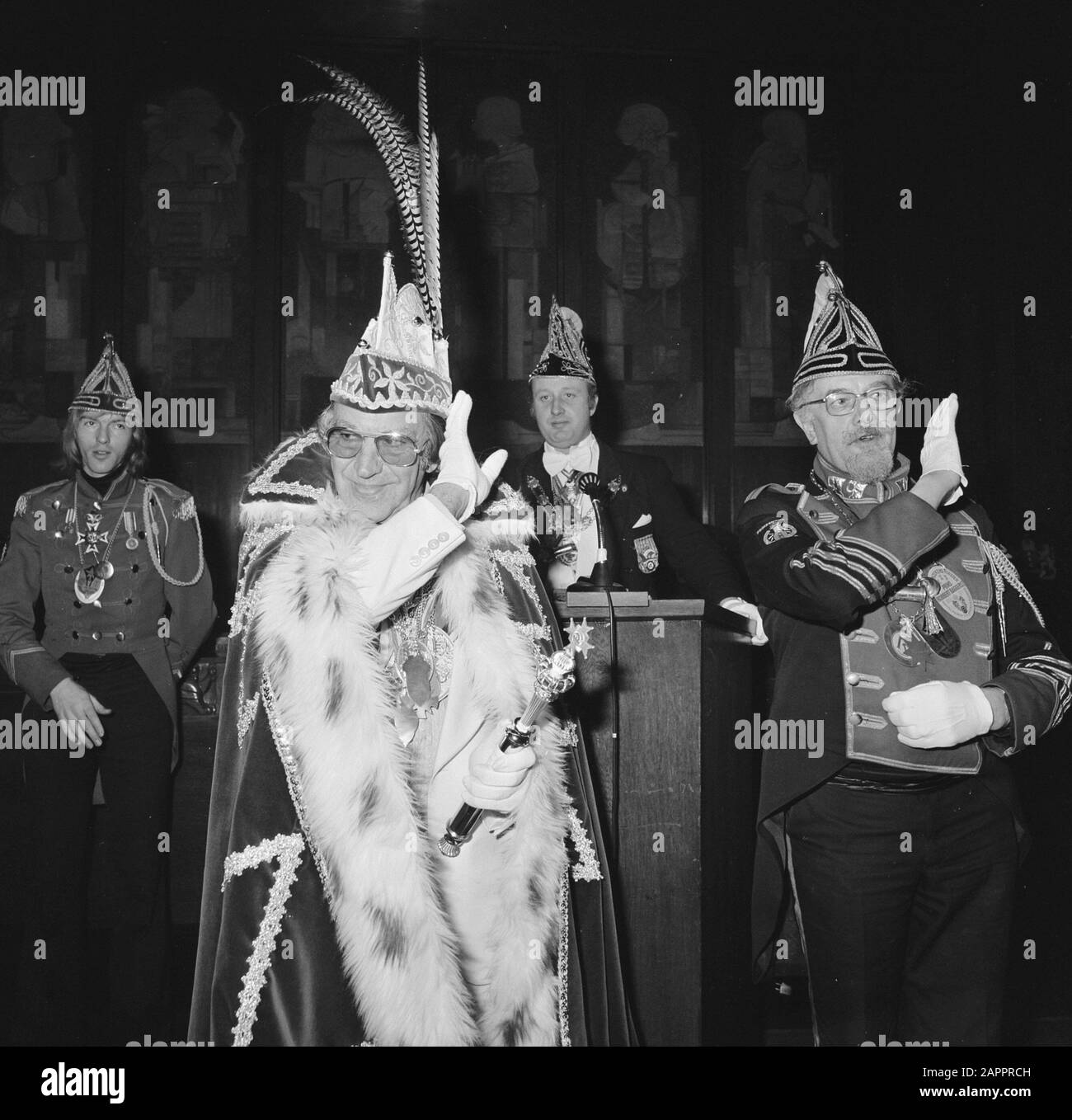 Grandvorst Hendrik Ferdinand v.d. Kroon (Lou van Rees) brings the ...