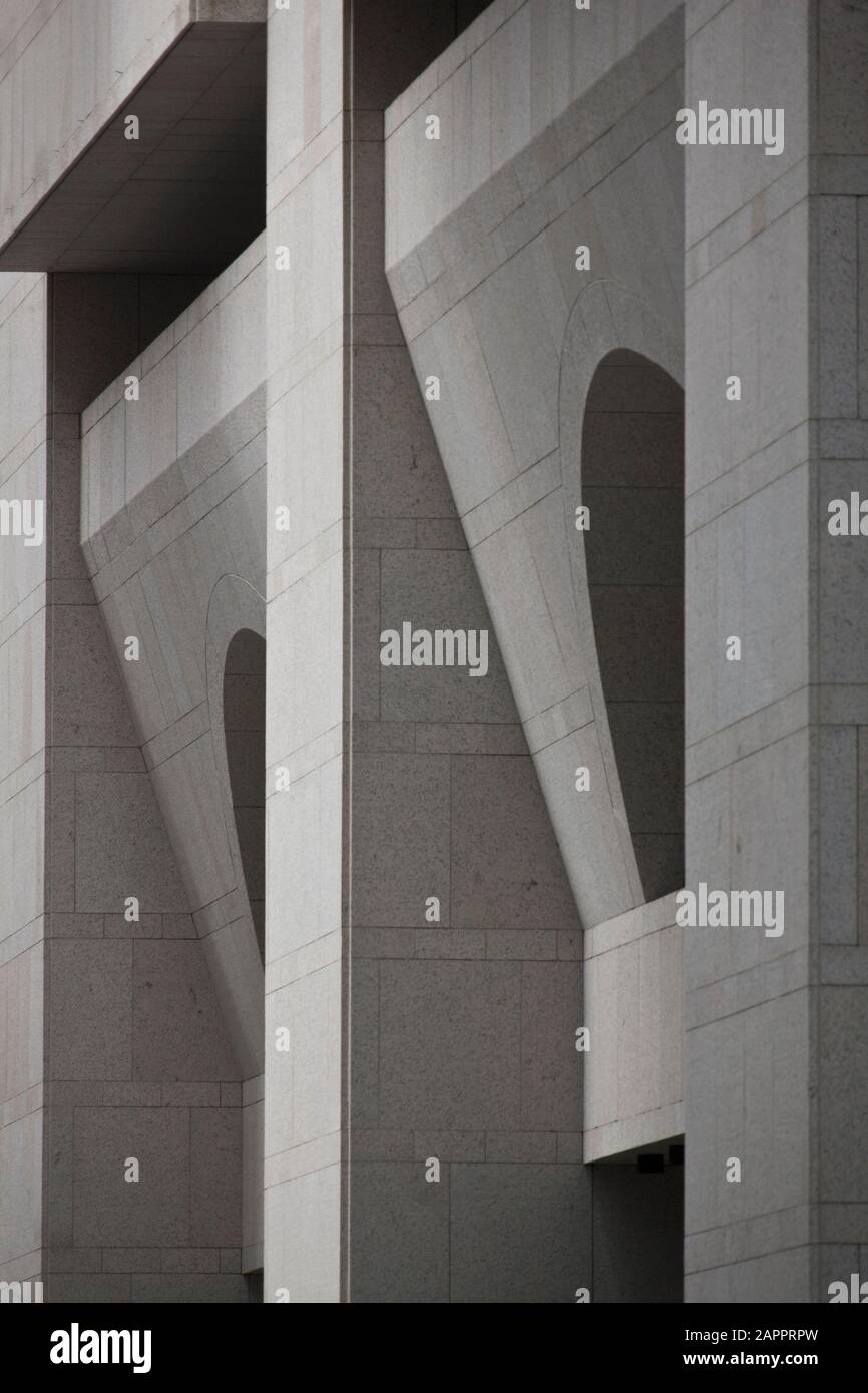 Slanted building facade hi-res stock photography and images - Alamy