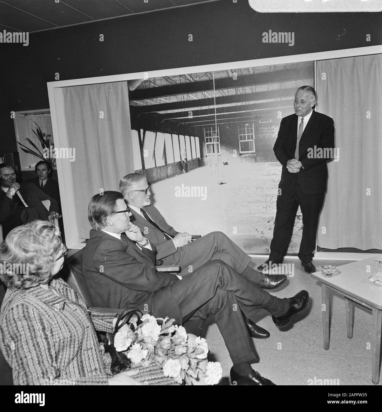 Transfer operating room Black and White Stock Photos & Images - Alamy