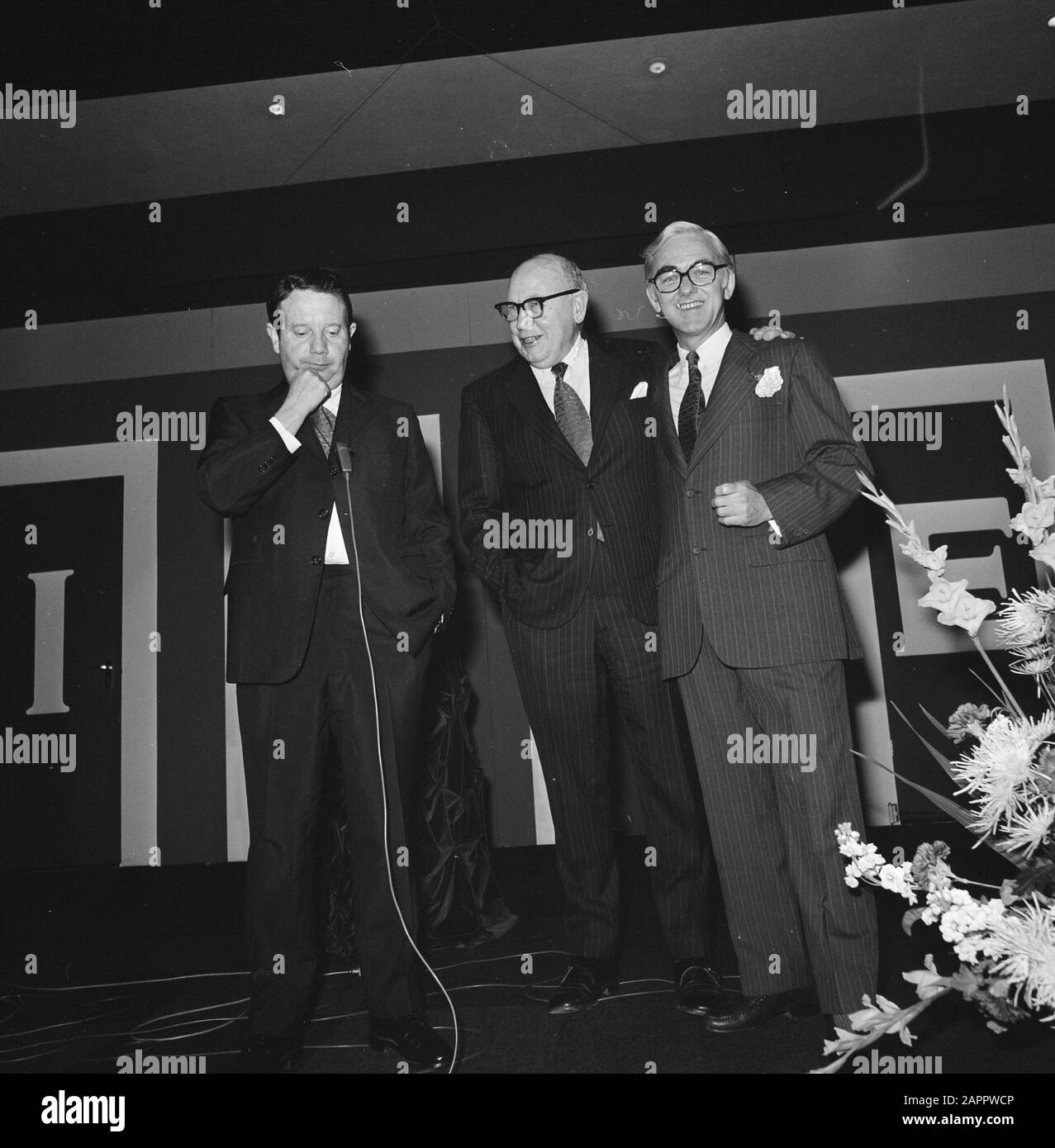 Assignment Singer in Hiltonhotel Date: June 7, 1973 Institution name ...