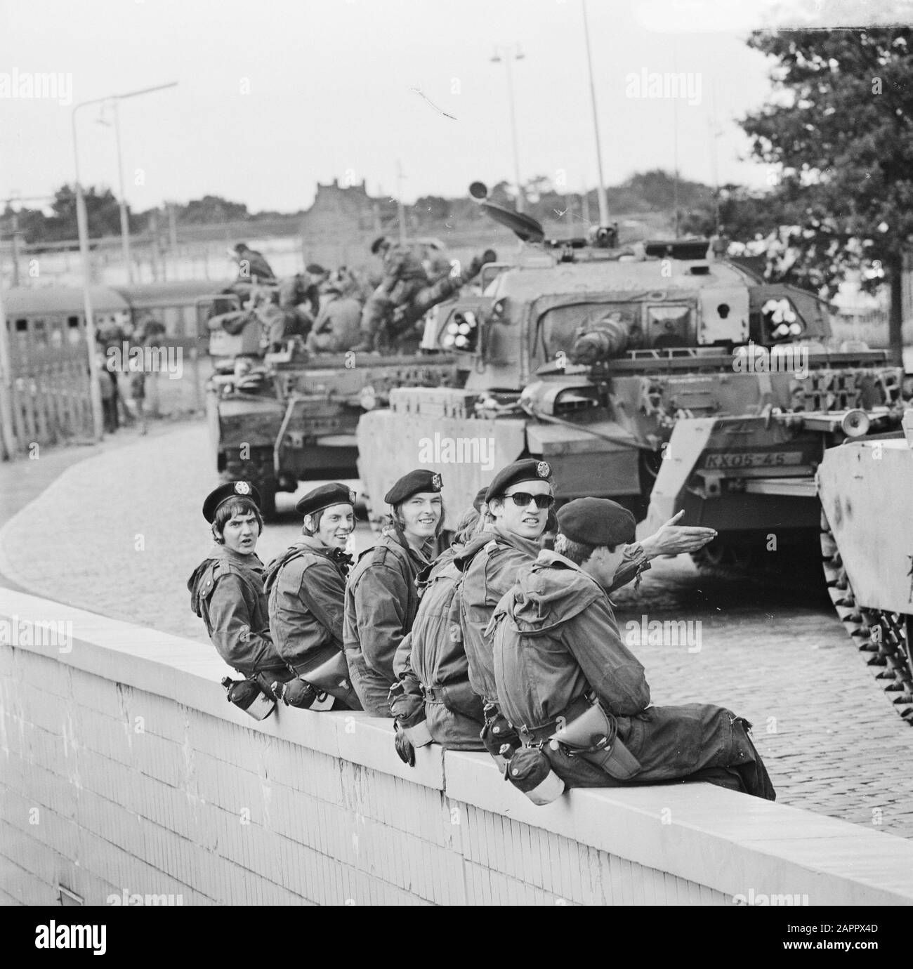 Escadrons tanks depart from station Amersfoort for big exercise Big ...