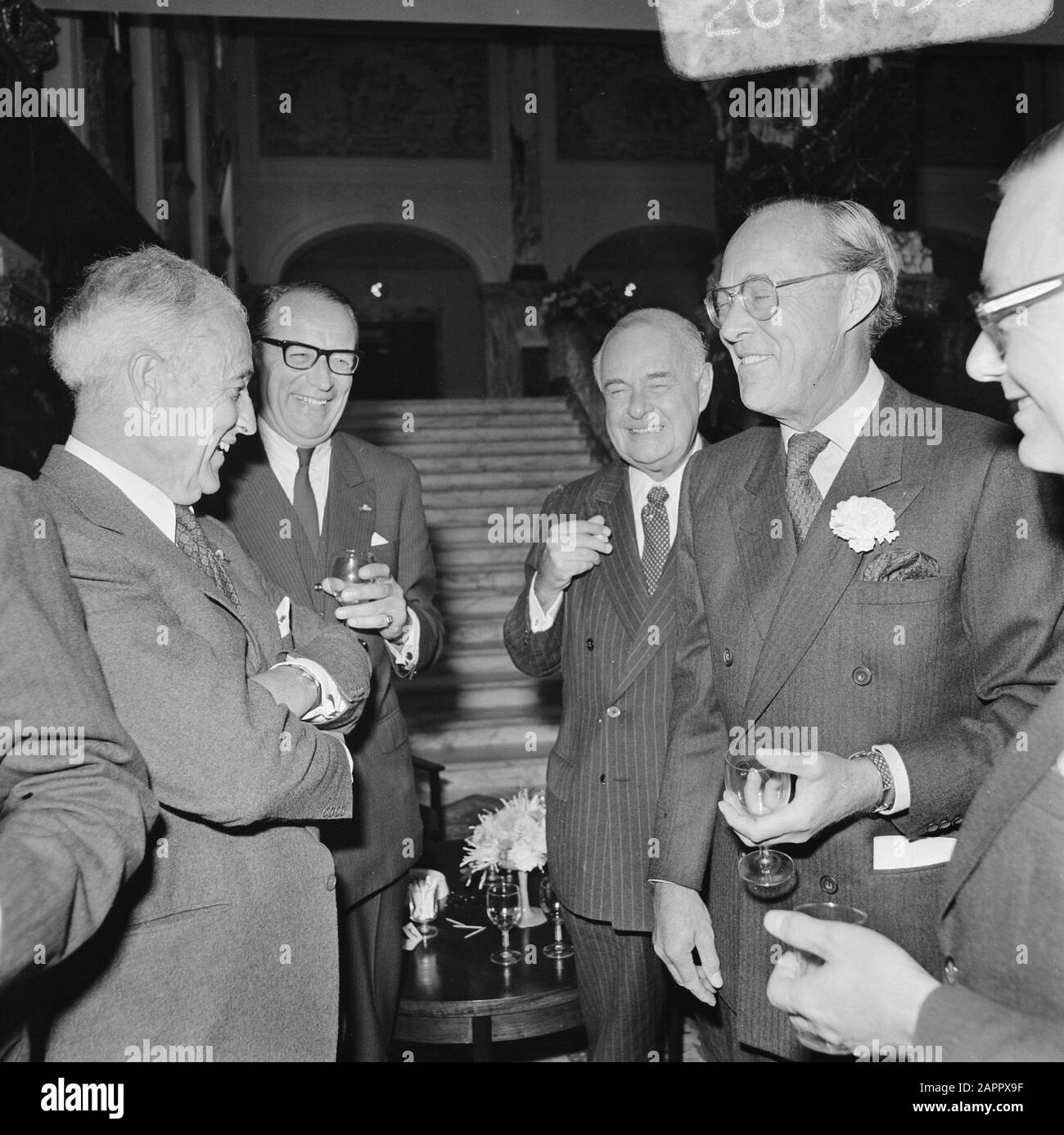 Prins Bernhard at farewell reception in Tropeninstituut Date: 11 ...
